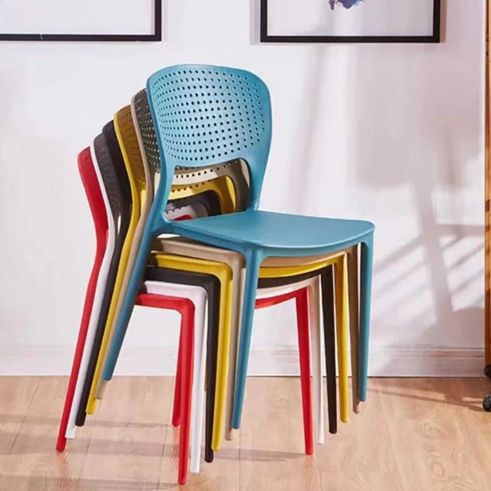 Sedia-da-pranzo-in-plastica-di-polipropilene-con-schienale-impilabile ...