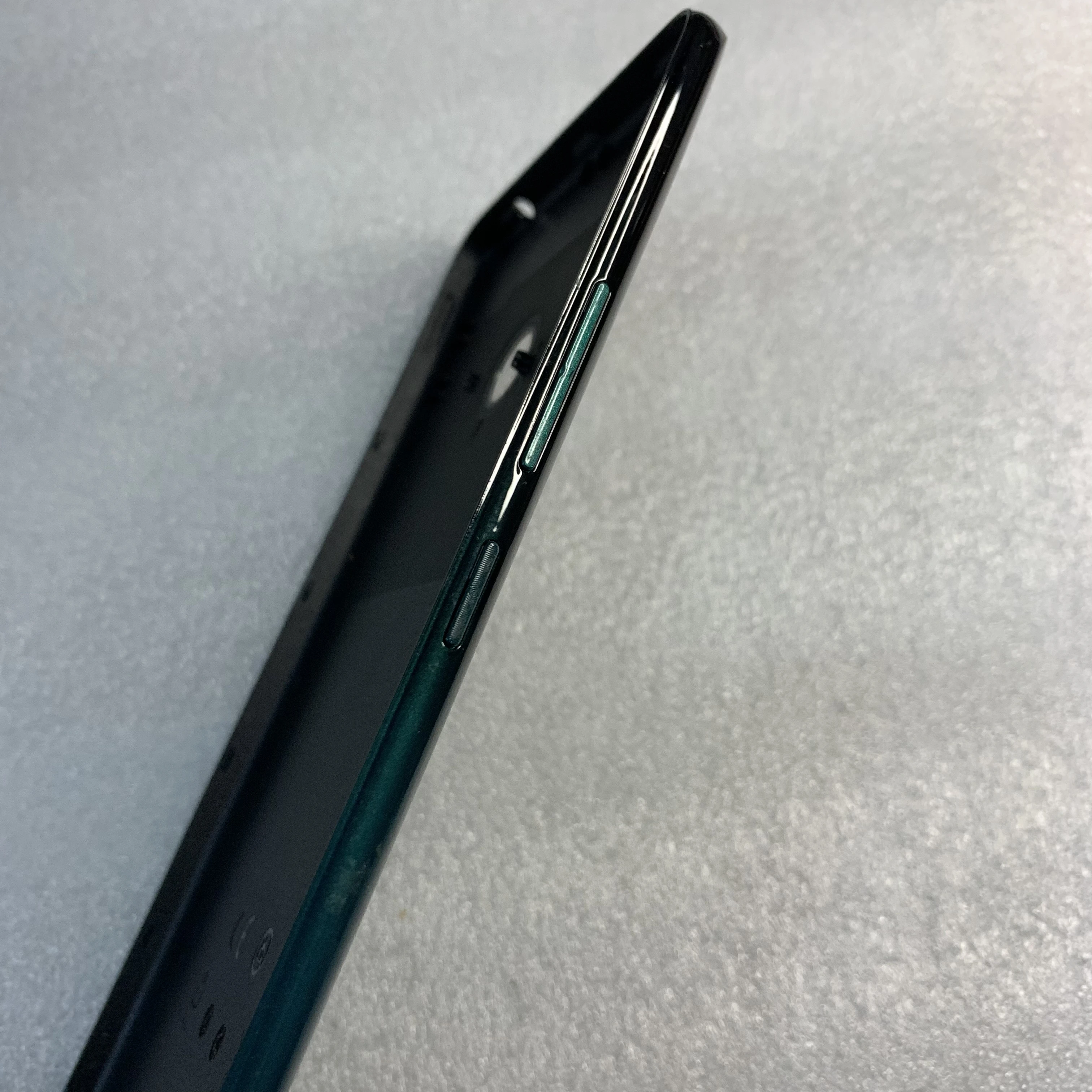 Mesa Lateral con Cristal Malibu Crest – Michael Amini México