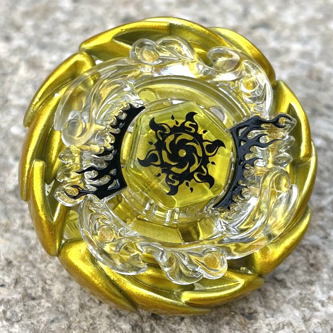 BEYBLADE-BEY-MFB-BEYSCOLLECTOR-METAL-FIGHT-FUSION-MASTER-Sol-Blaze-GOLD.jpg
