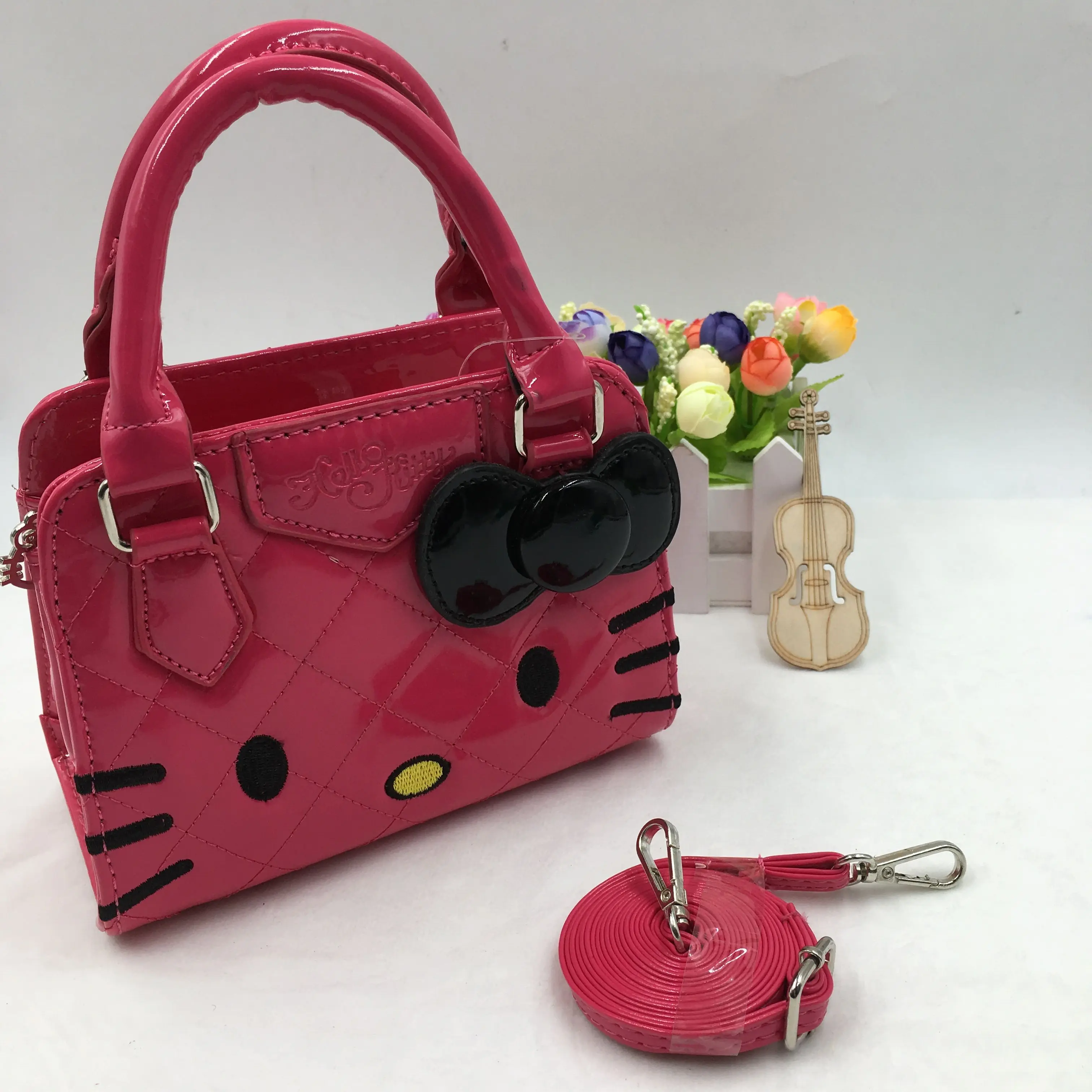 Tas Selempang Rantai Hello Kitty