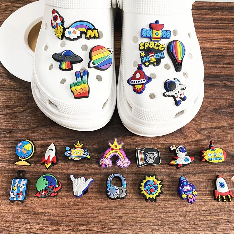Dijes-de-PVC-para-zapatos-de-astronauta-espacial-decoraci-n-de-dibujos ...