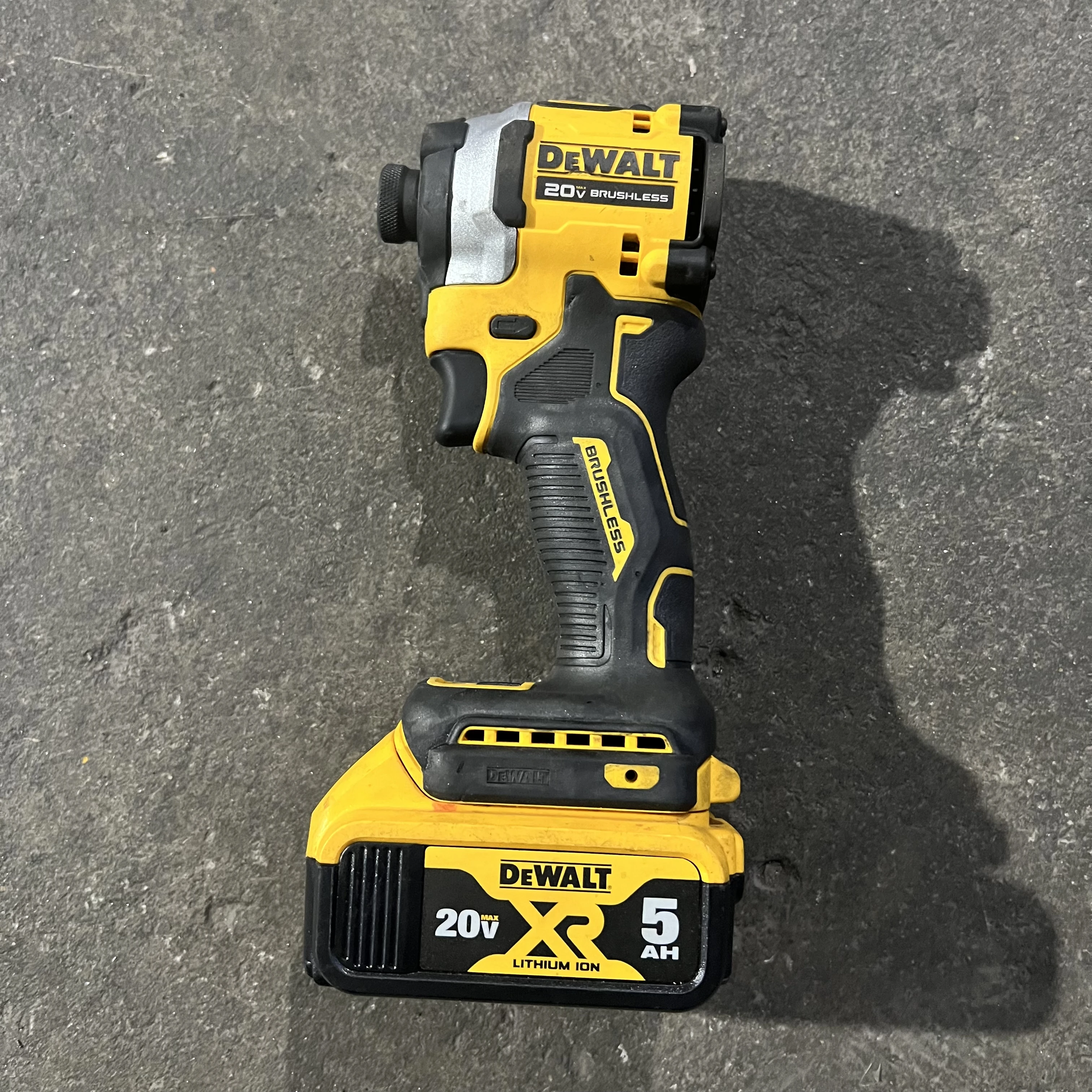 Dewalt-DCF850-1-4-20V-5-0AH.jpg