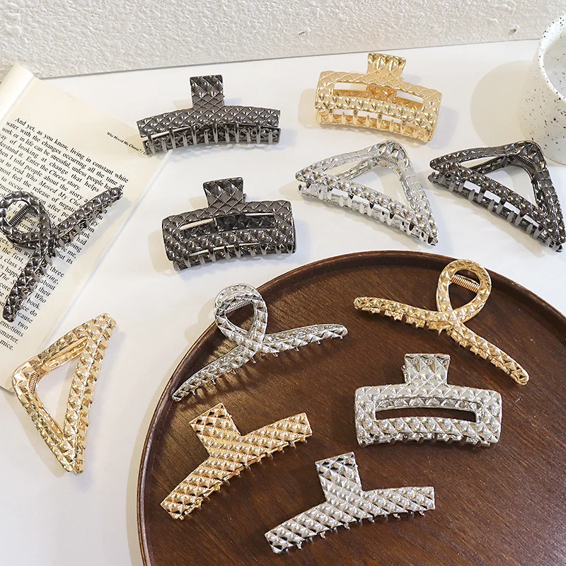 pattern-triangular-metal-grab-clip-with-high-end-feel-back-spoon-curly ...