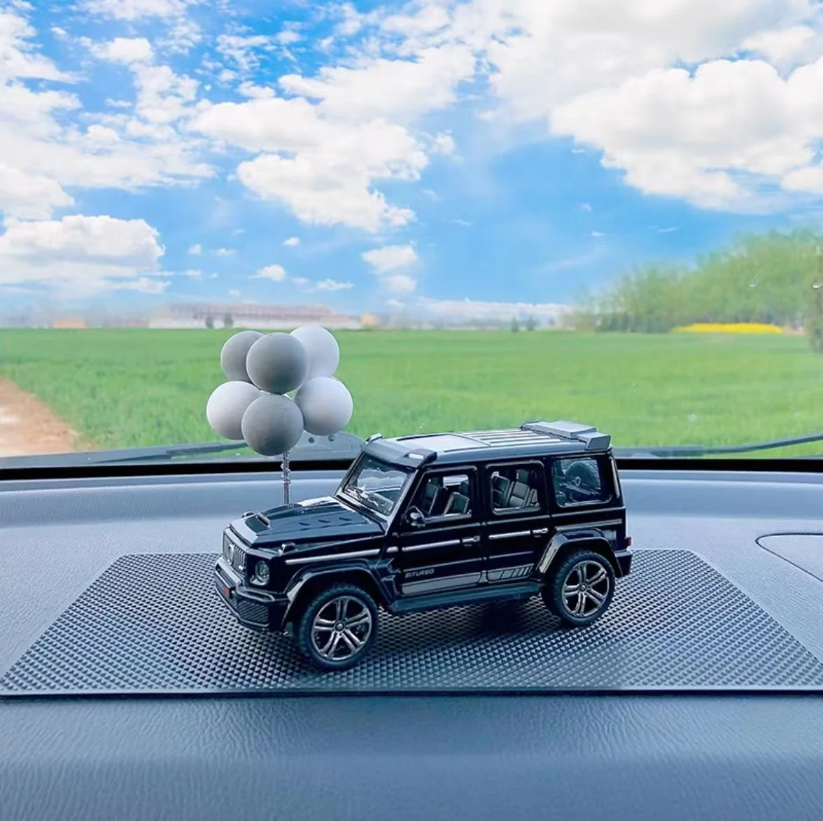 Car-Decoration-Figure-Balloon-Auto-Interior-Dashboard-Car-Accessories ...