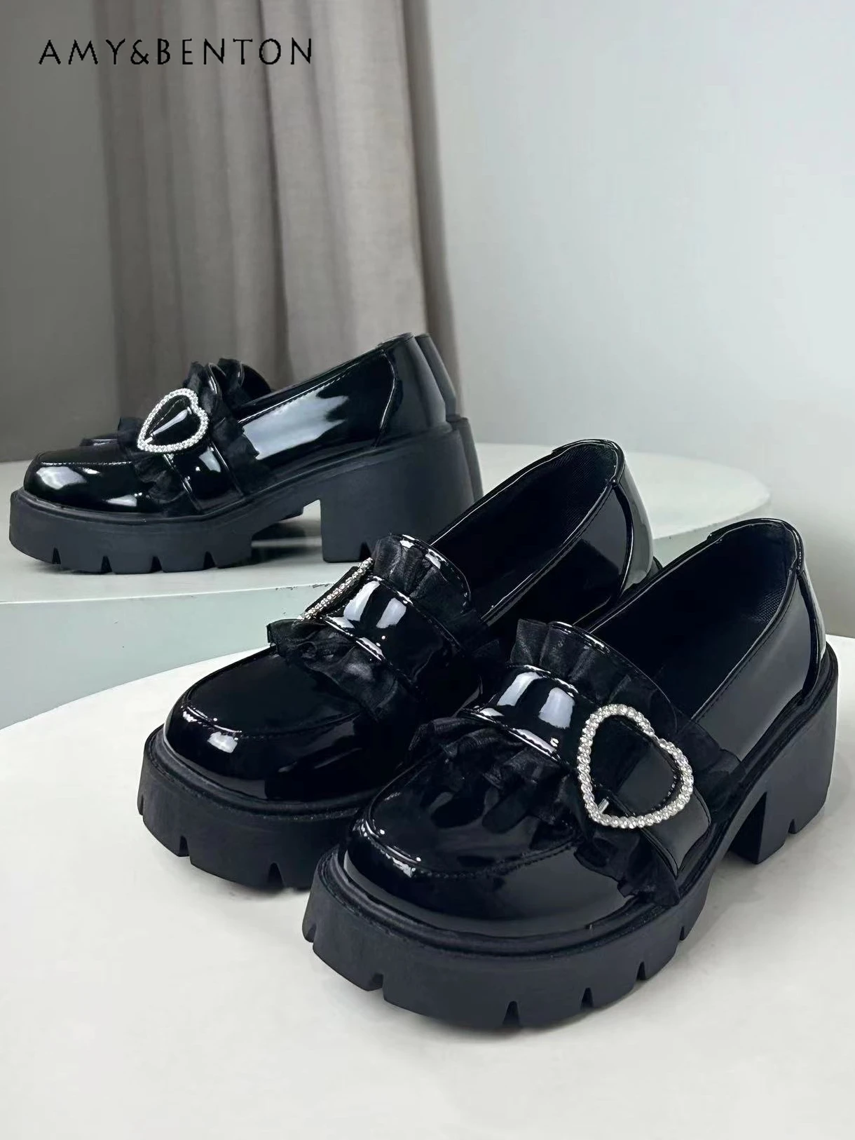 Japanese-Mine-Mass-Produced-Heart-Shape-Rhinestone-Lace-Round-Toe ...