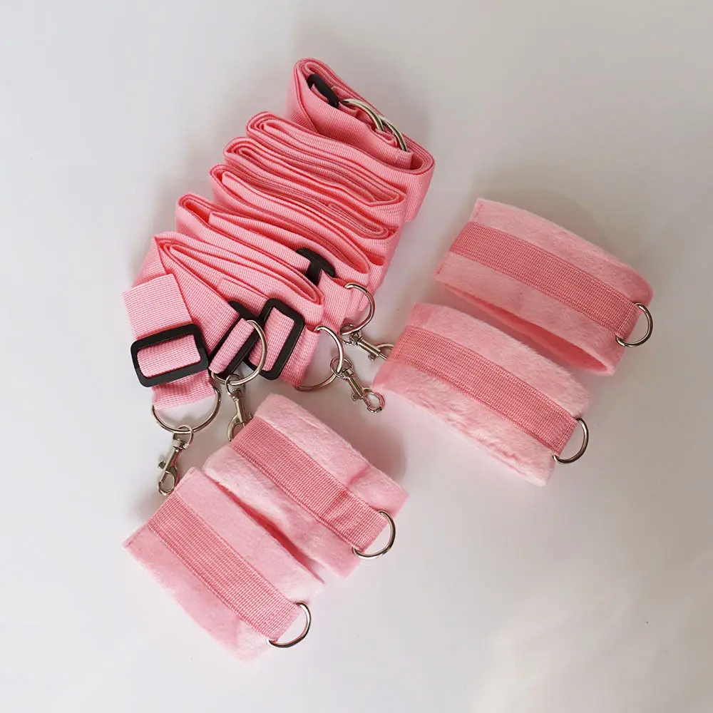 Lit bondage-noir - Menottes de poignet et cheville en peluche sous le ...