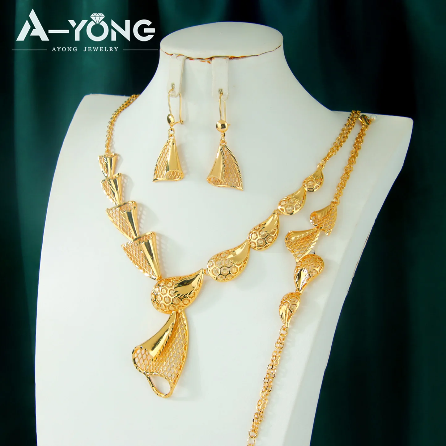 Saudi Gold Jewelry Set Design: The Authentic Bridal Tradition I Wore on ...