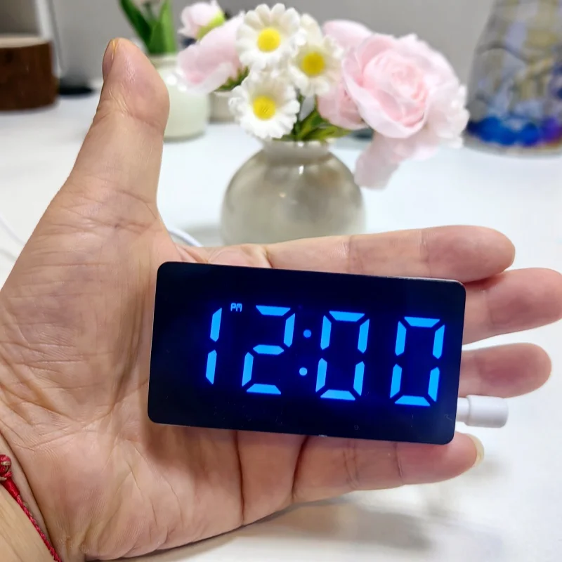 7-4cm-Digital-Alarm-Clock-TEMP-Date-3-Alarms-Power-off-Memory-Table ...