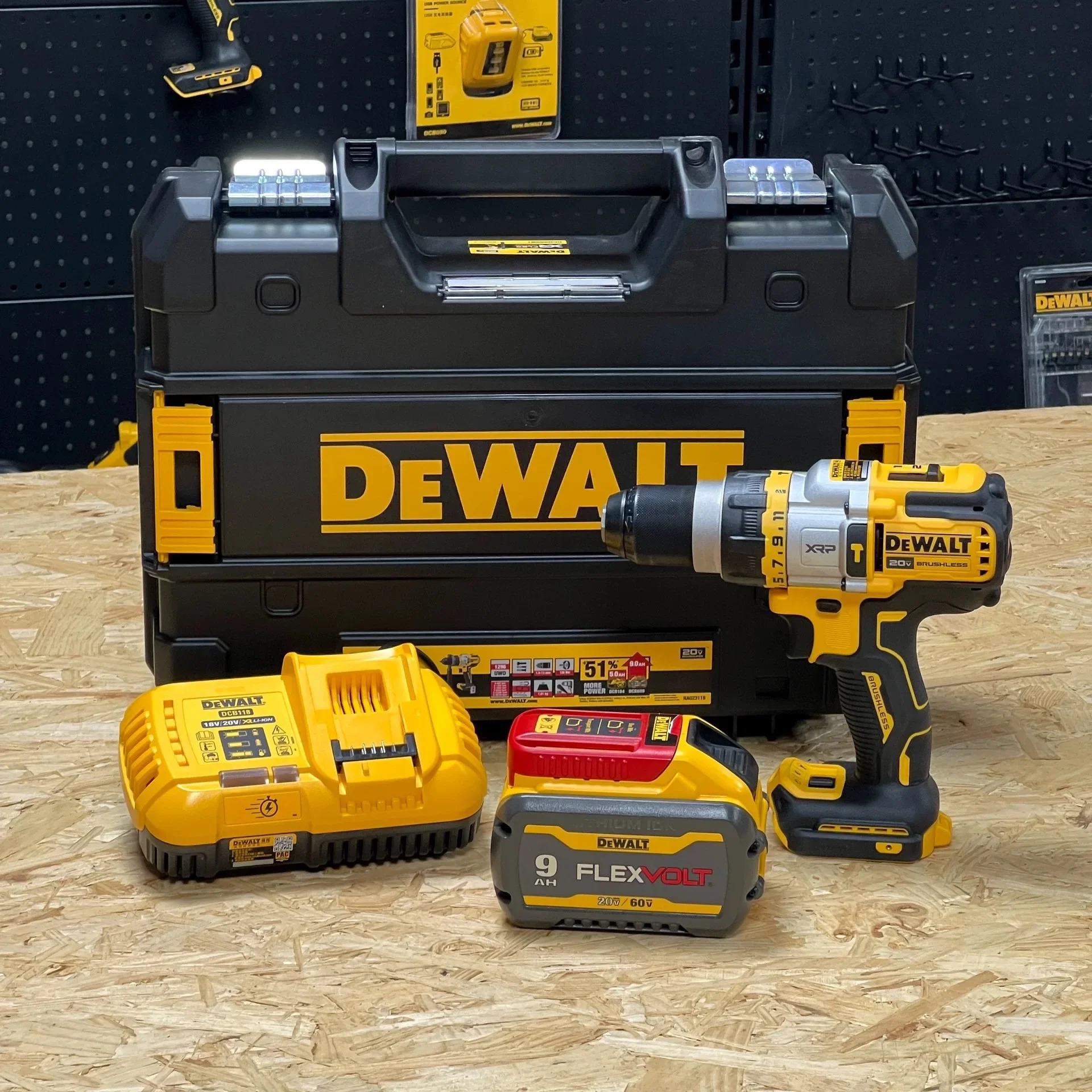 DeWalt-FLEXVOLT-DCD999B-20V-1-2-9-0AH.jpg