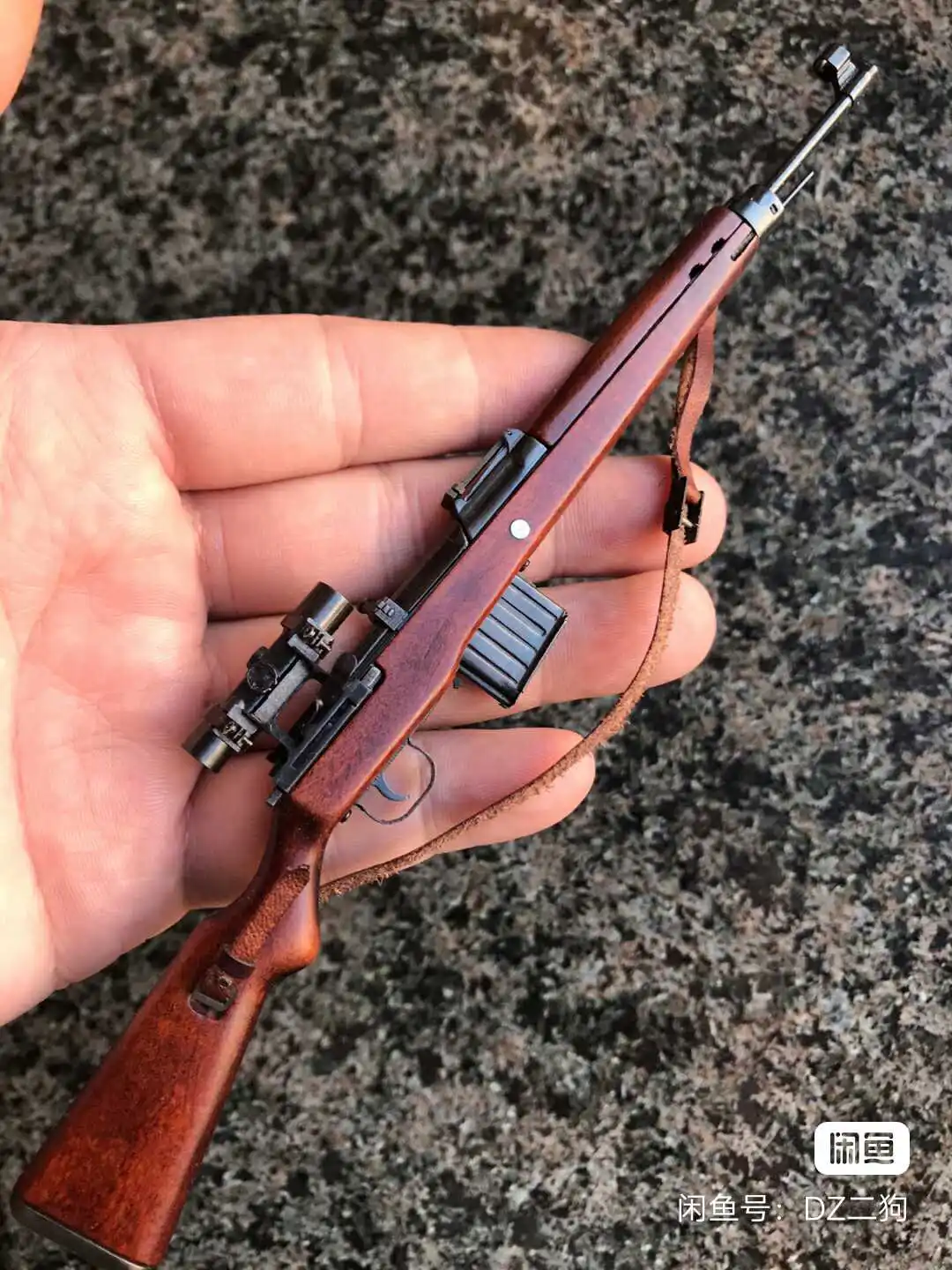 Material: aço + madeira maciça