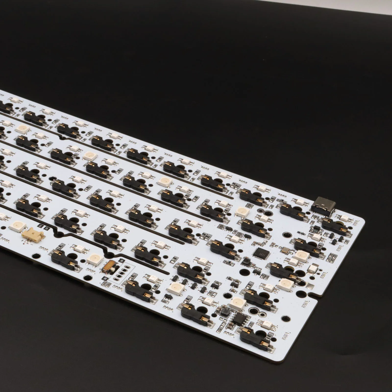 64-Keys-Hot-Swap-RGB-PCB-Wired-Bluetooth-2-4G-Three-Mode-Mechanical ...