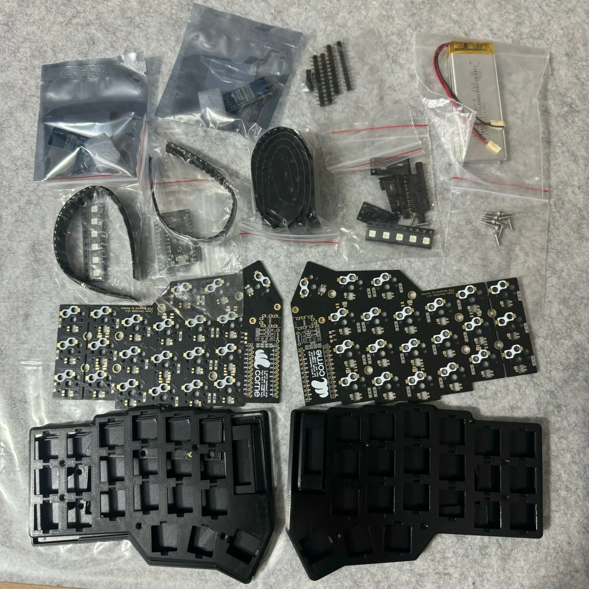 Custom-CorneV2-1-Choc-Low-Profile-Split-Keyboard-Material-Bluetooth ...