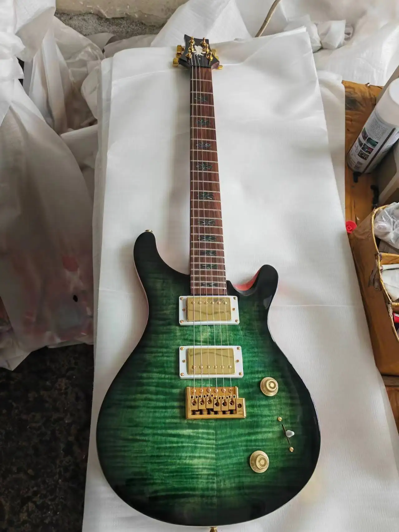 Custom Green Flame Maple Top guitarra elétrica Lotus nó embutimento ...