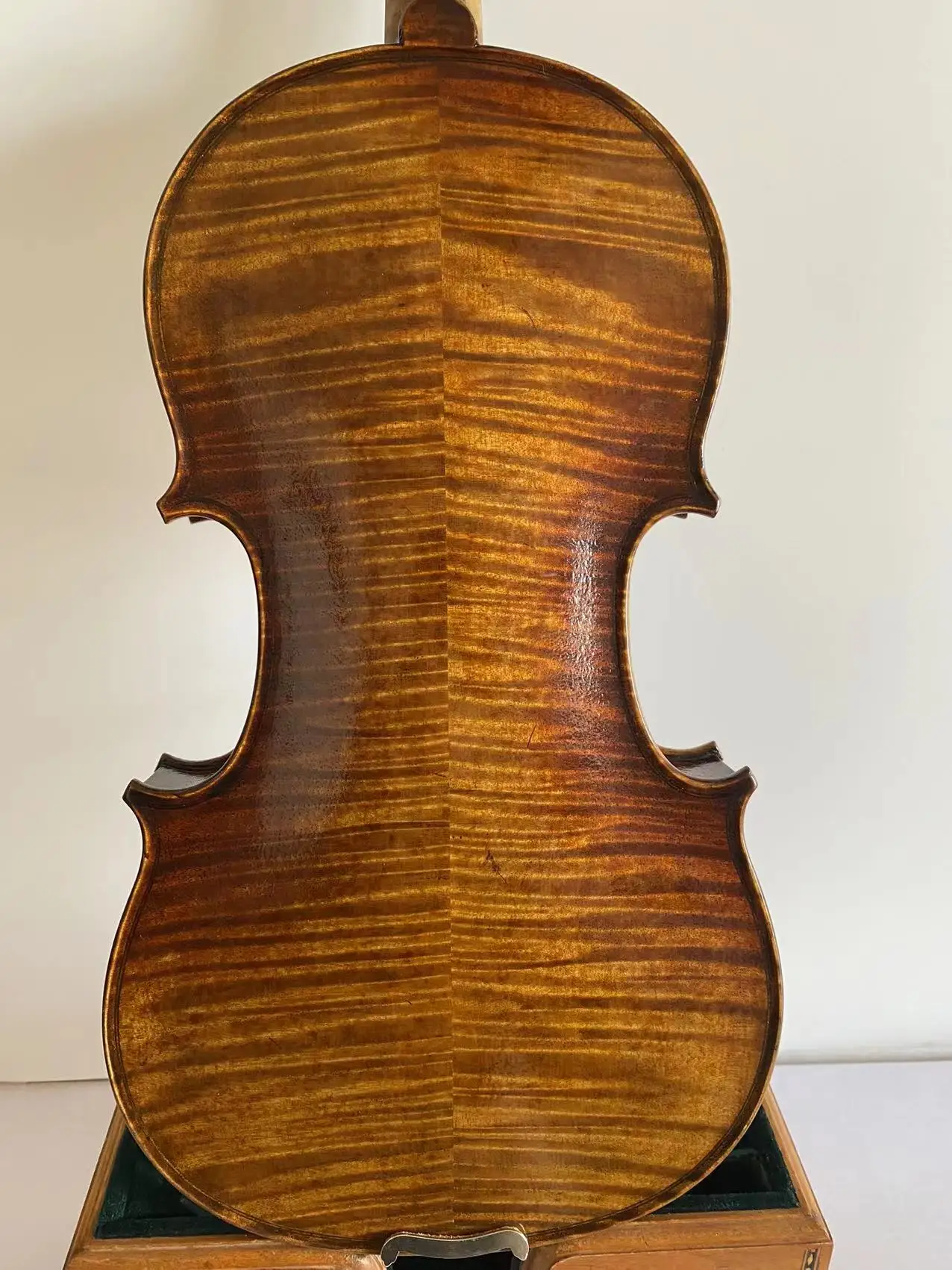 Violin-4-4-Top-Grade-Strad-model-1716-full-hand-made-instrument.jpg
