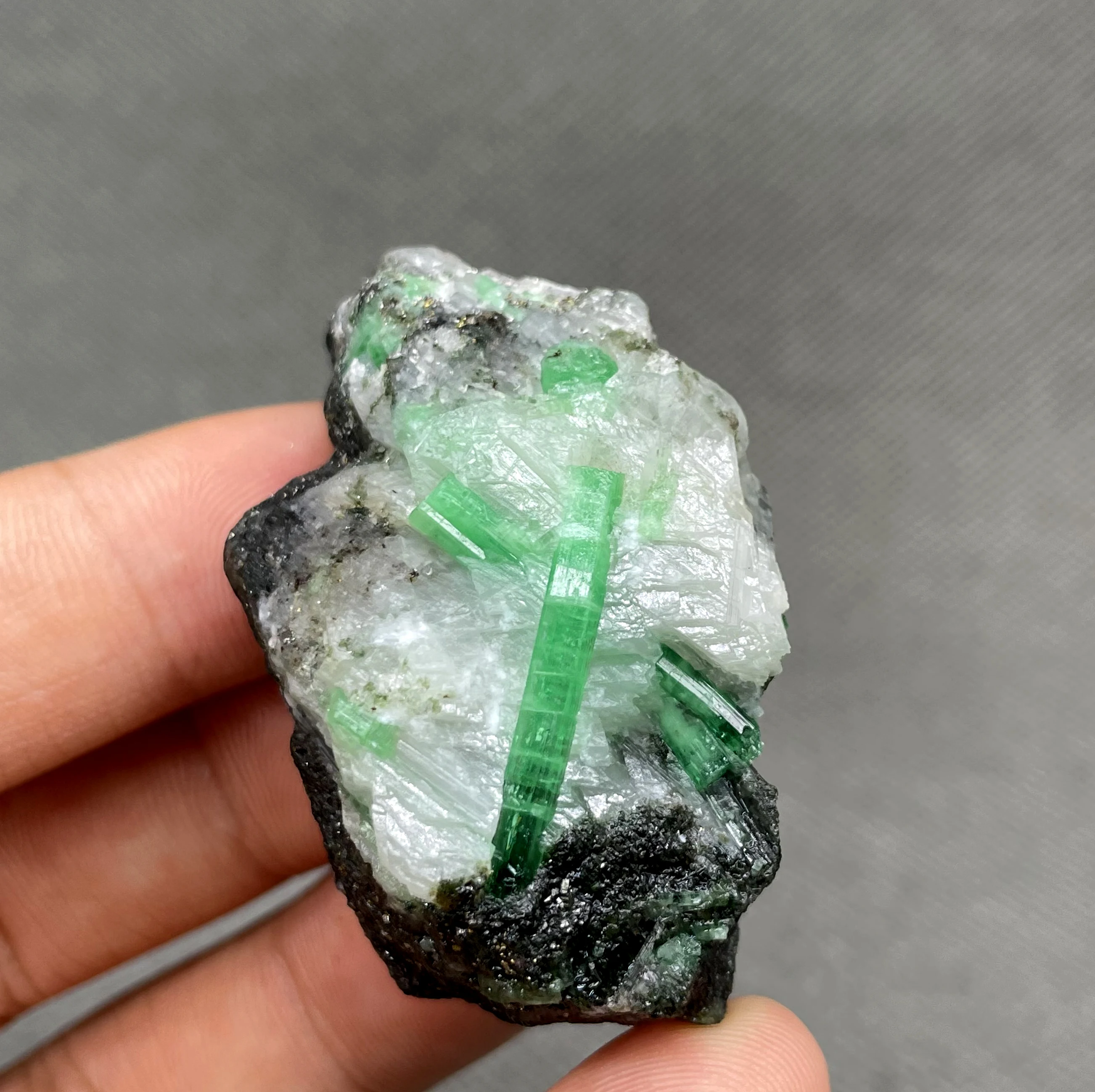 BEST-100-Natural-green-emerald-mineral-gem-grade-crystal-specimens ...