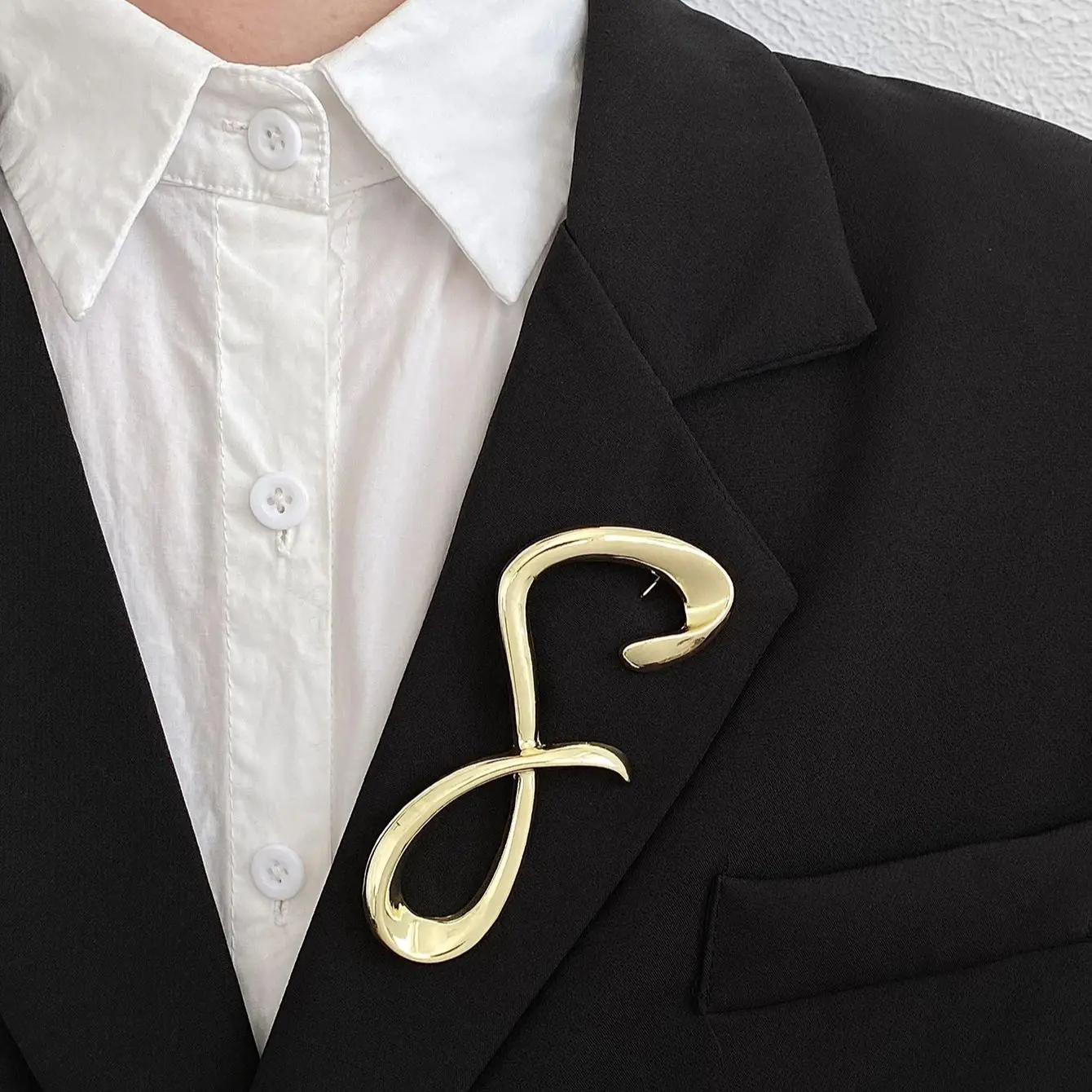Trendy Women's Brooch New Design Heavy Metal Geometric Brooch Suit ...