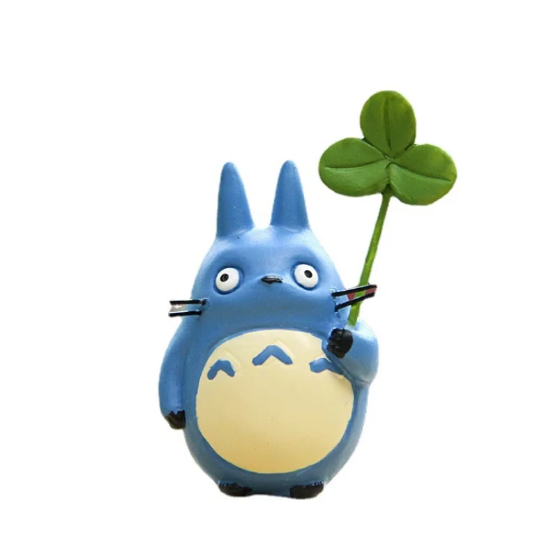 Totoro Holding Leaf