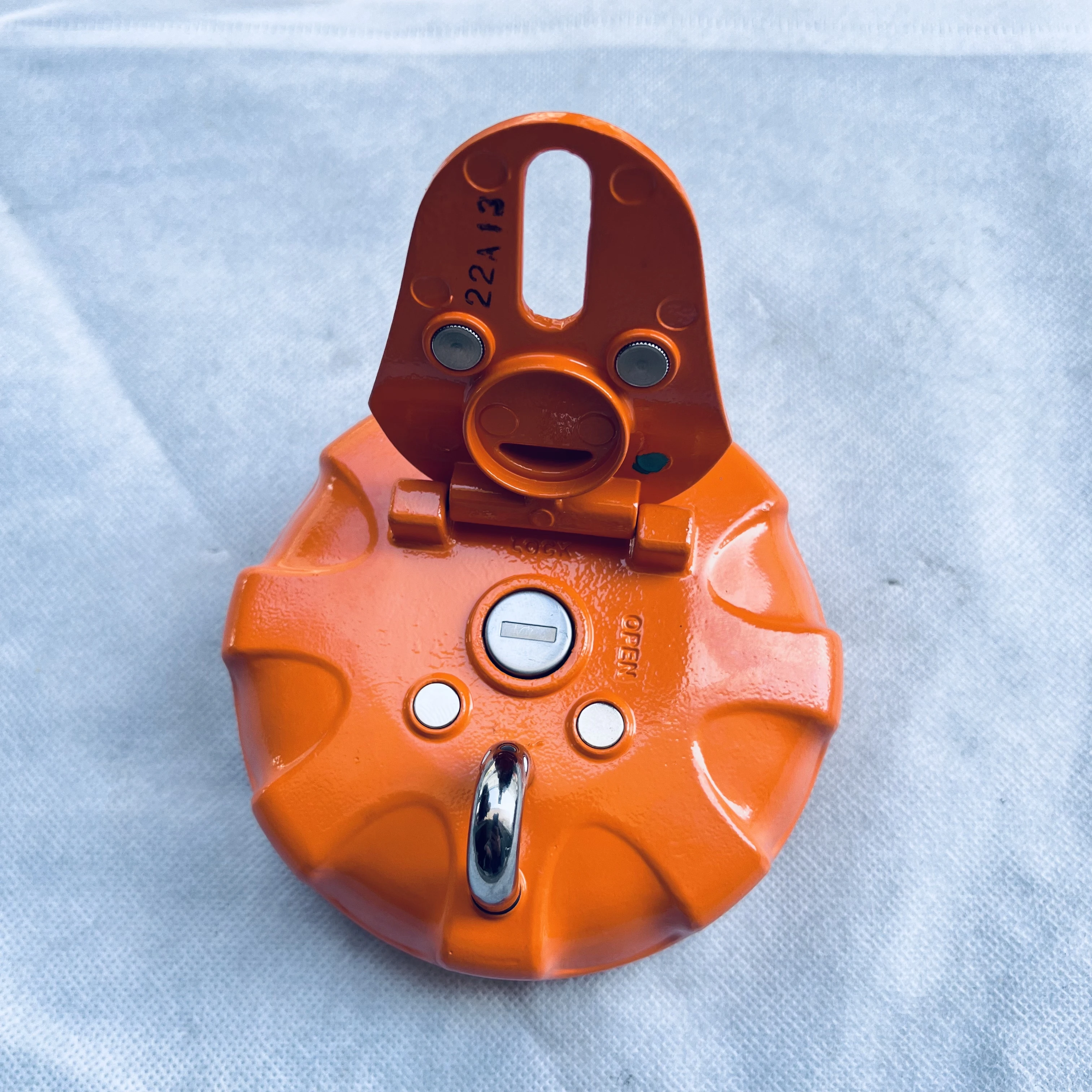 Doosan Daewoo Hyundai Excavator Diesel Fuel Tank Oil Cover Cap Engine ...