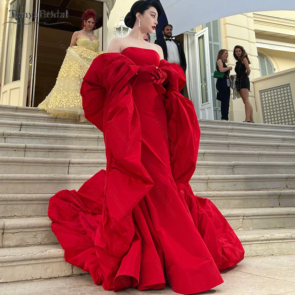 Romantic-Red-Wedding-Dresses-With-Voluminous-Ruffles-Edge-Taffeta-Cape ...