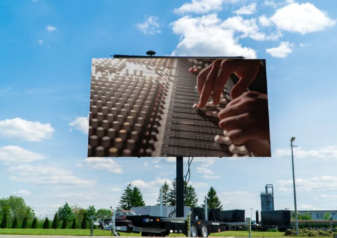 New-Style-Outdoor-P6-6-LED-Sign-Screen-Trailer-Solar-Panels-Advertising ...