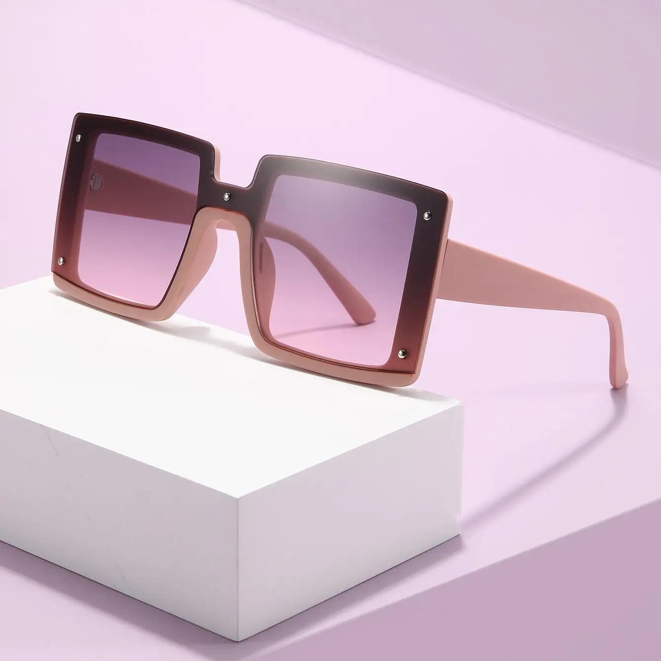 Box-Sunglasses-Box-Rivets-Gradient-Men-S-And-Women-S-Sunglasses-Glasses.jpg