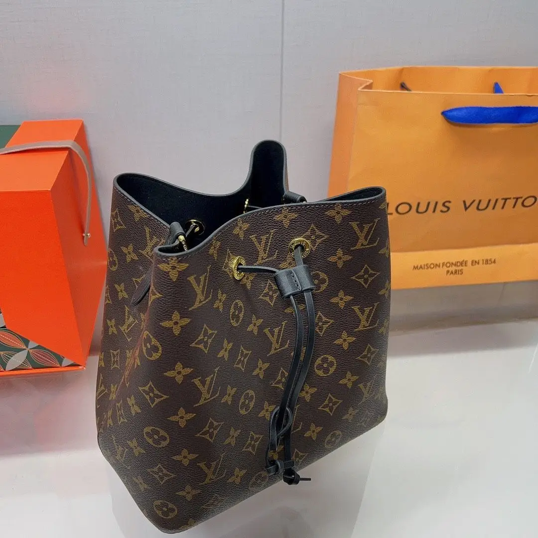 LOUIS-VUITTON-Noe-Monogram-25cm.jpg
