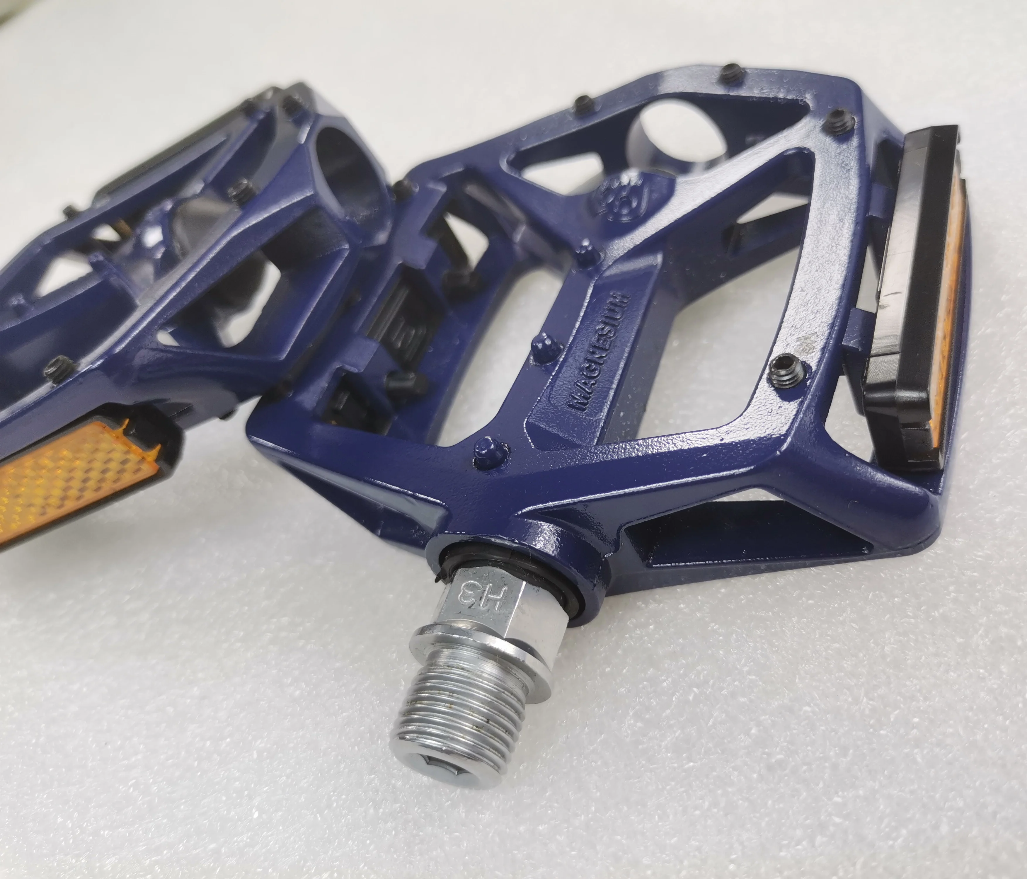 WELLGO-MG3-MG-3-MAGNESIUM-PEDALS-PAIR-324g-MTB-BMX-DH-AM-NEW-IN-RETAIL ...