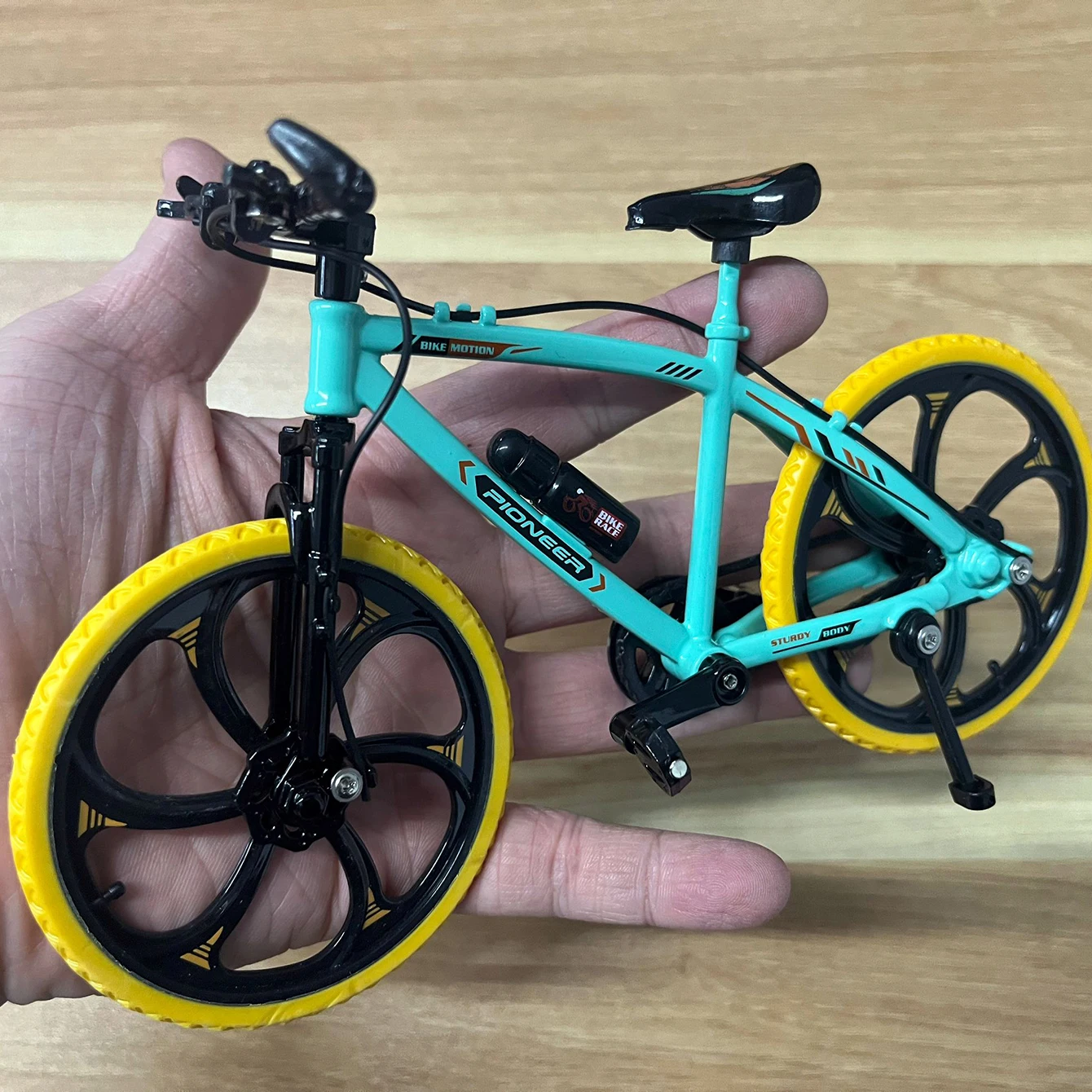 1-8-Mini-Model-Alloy-Bicycle-Diecast-Green-and-Yellow-Finger-Mountain ...