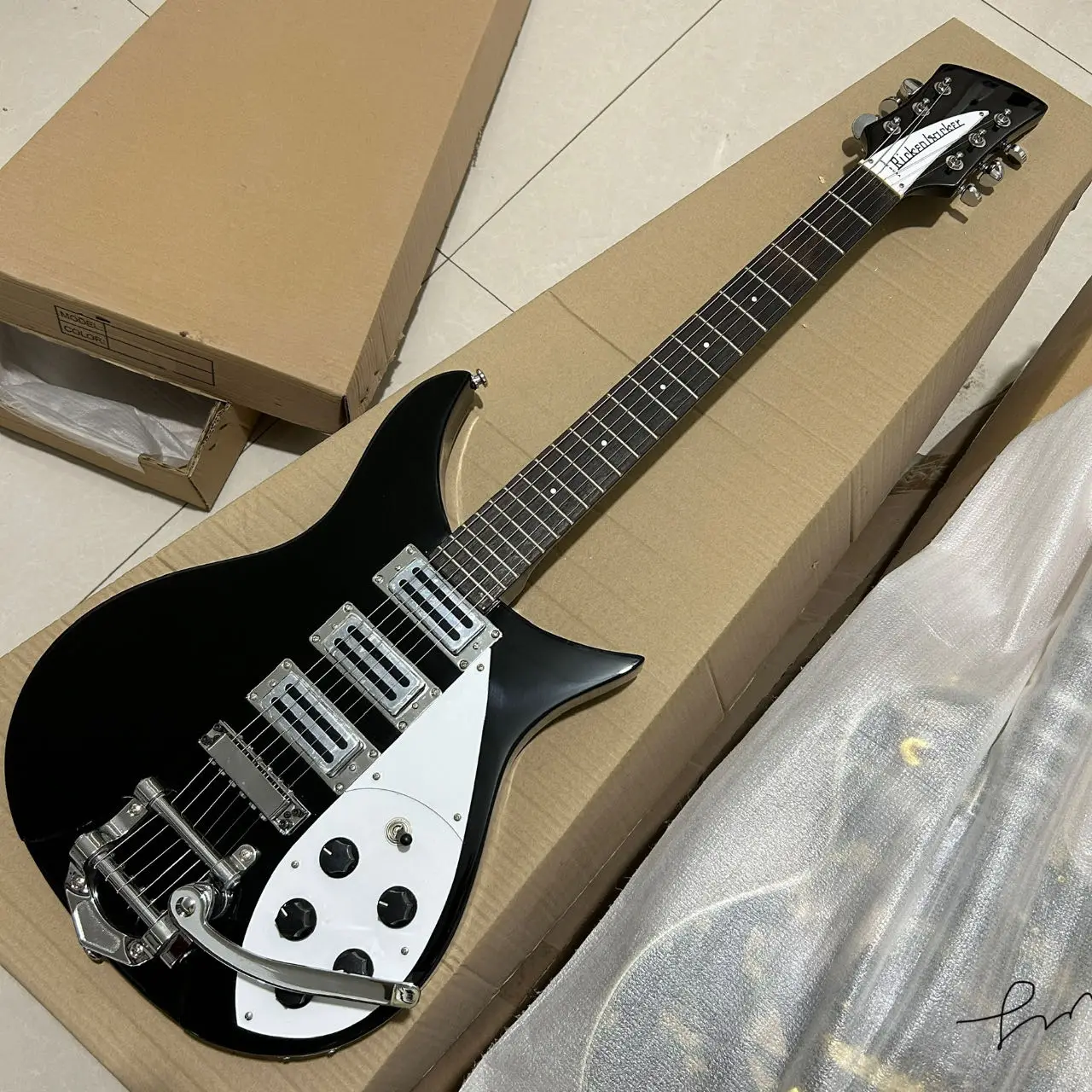 Rickenbacker-325-Guitare-lectrique-6-Cordes-Syst-me-Tremolo-Document ...