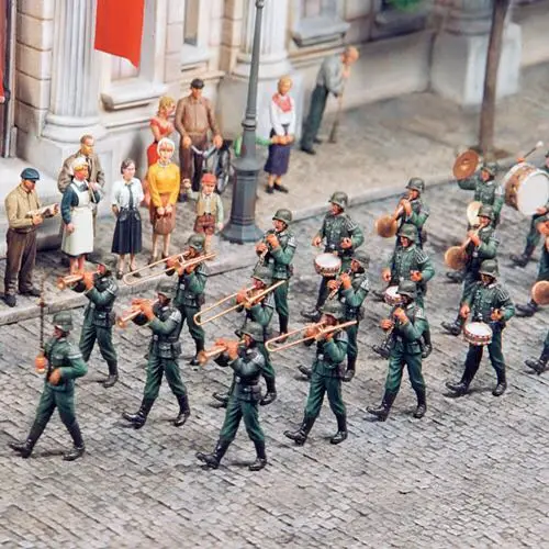 1-35-Resin-Model-Figure-GK-The-German-band-has-22-members-Unassembled ...