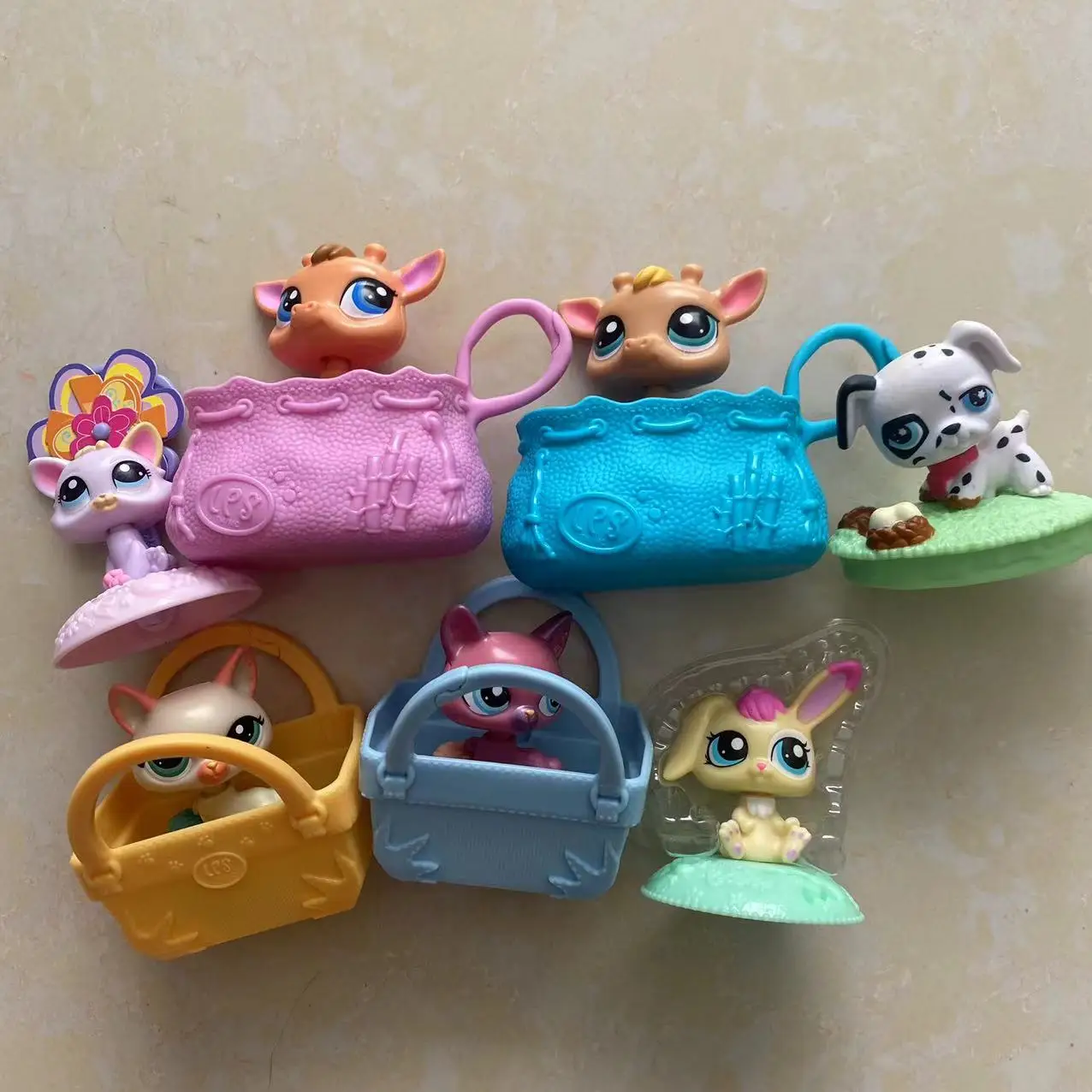 Littlest PetShop-Petit animal de compagnie assis dans un sac, figurine d'action, jouets modèles