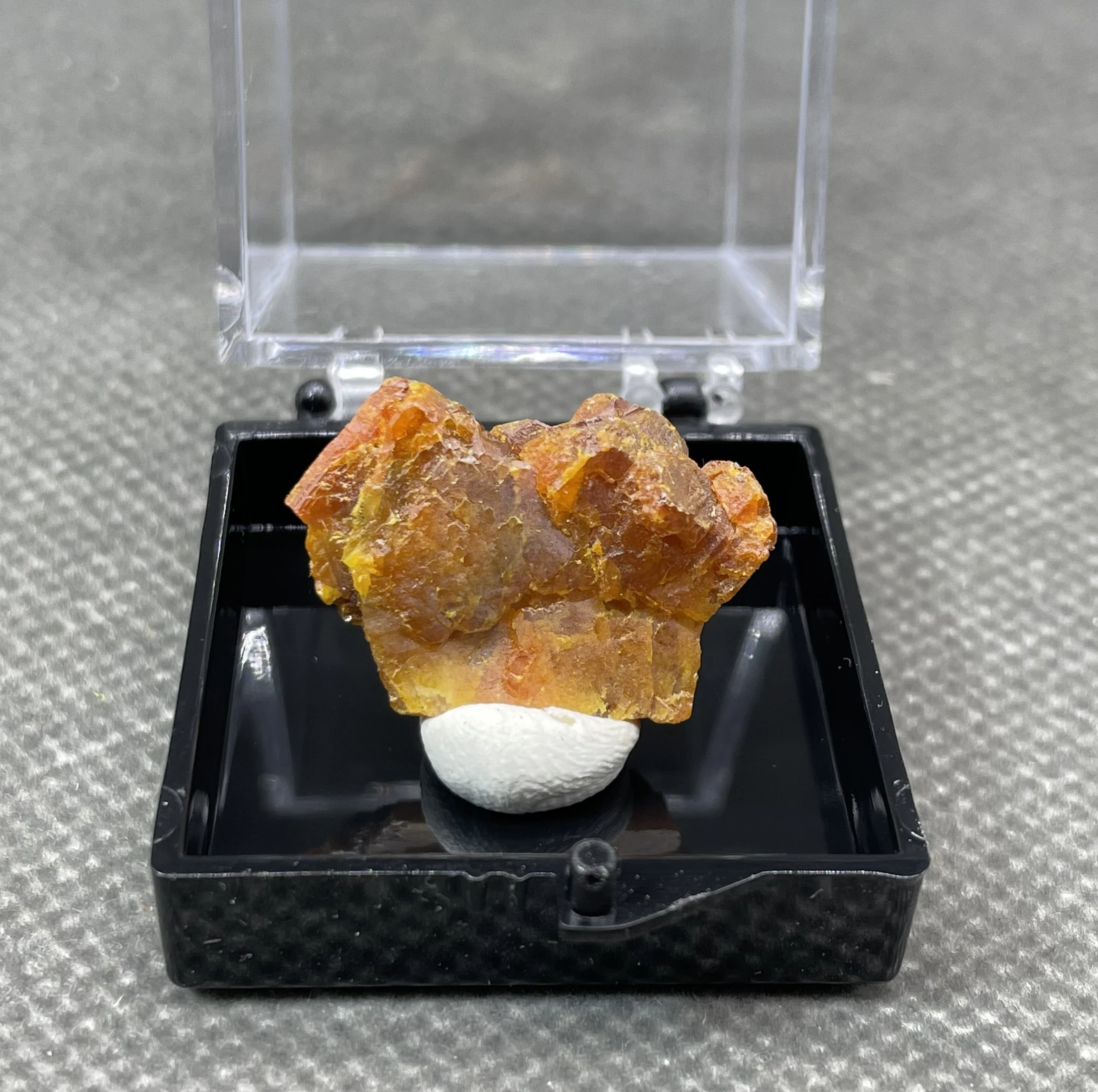 Wulfenite Mineral