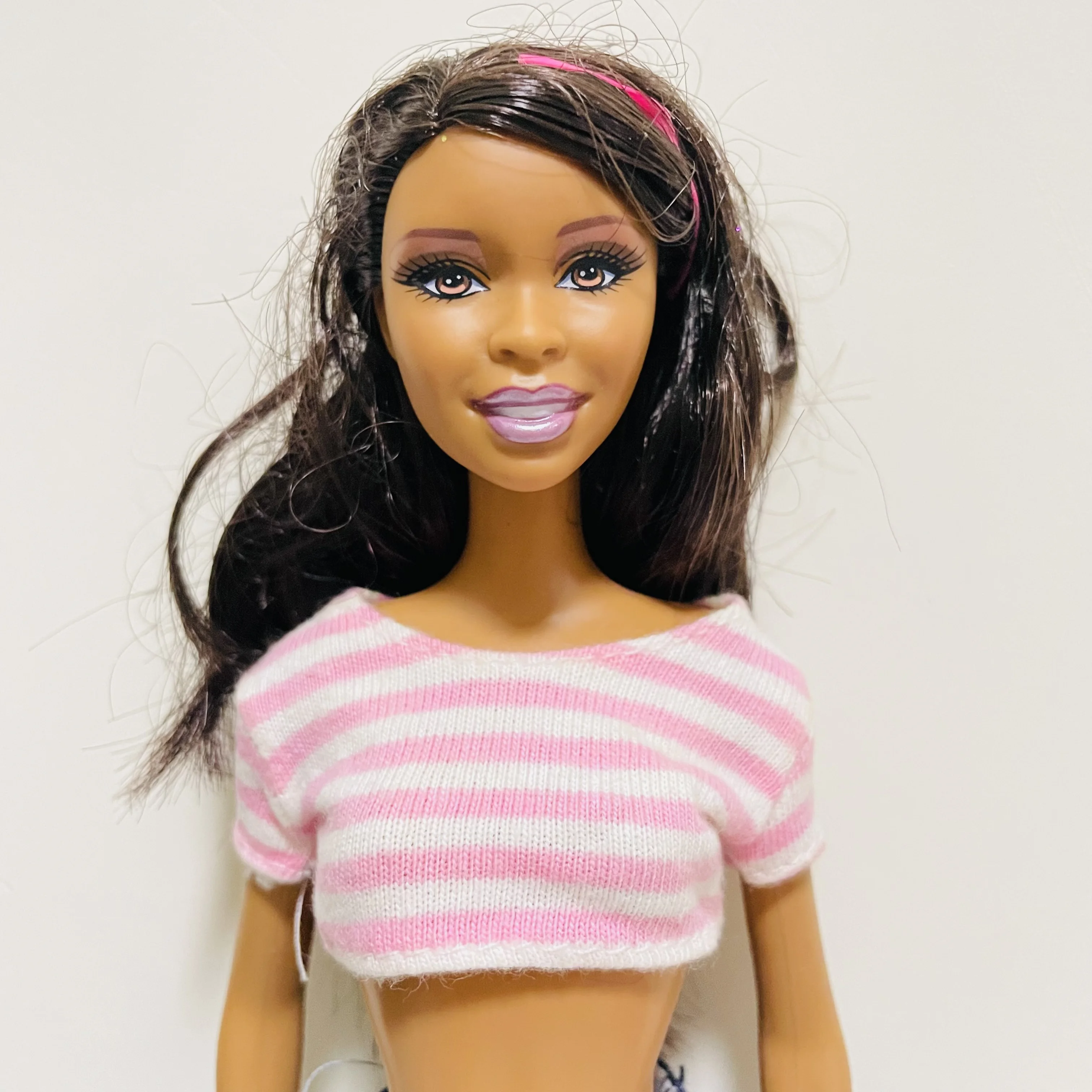 Boneca-Original-Linda-Menina-Sorridente-Pele-Castanha-Saia-Denim-Boneca ...
