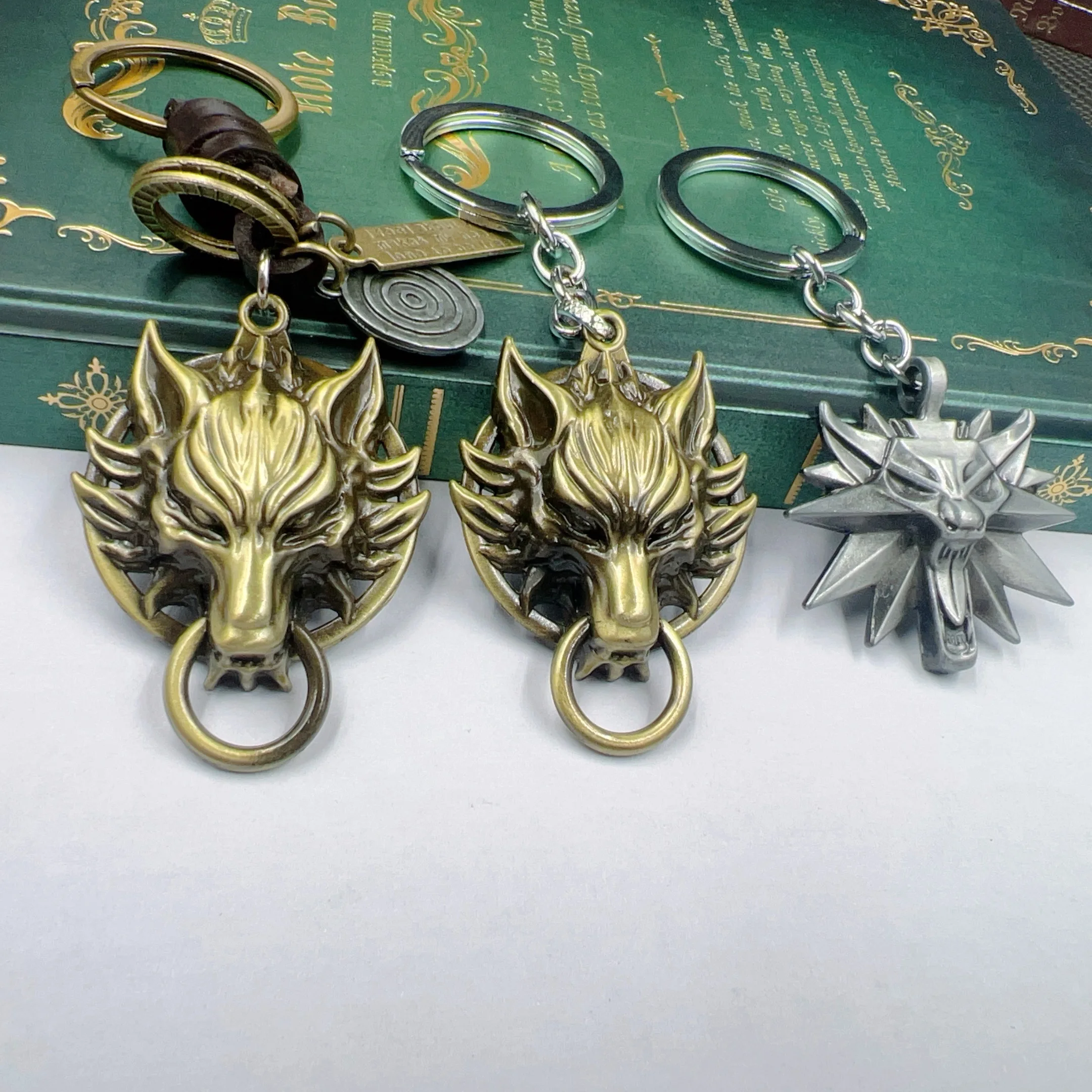 Wolf Head Leather Keychain for Men Women Game Peripherals Cloud Strife ...