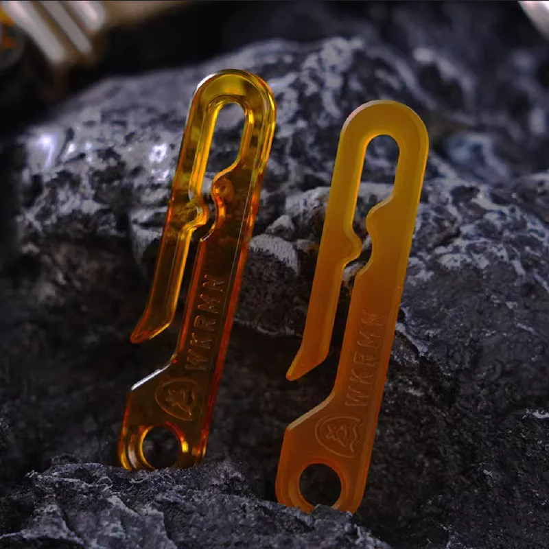 PEI-Creative-Key-Chain-Simple-Fashion-Key-Ring-Belt-Hook-Buckle-Pendant ...