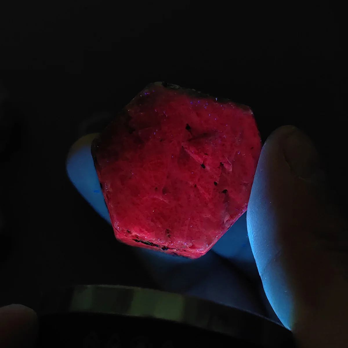 C0-1A-100-Natural-Fluorescent-Ruby-Rough-Mineral-Stones-And-Crystals ...