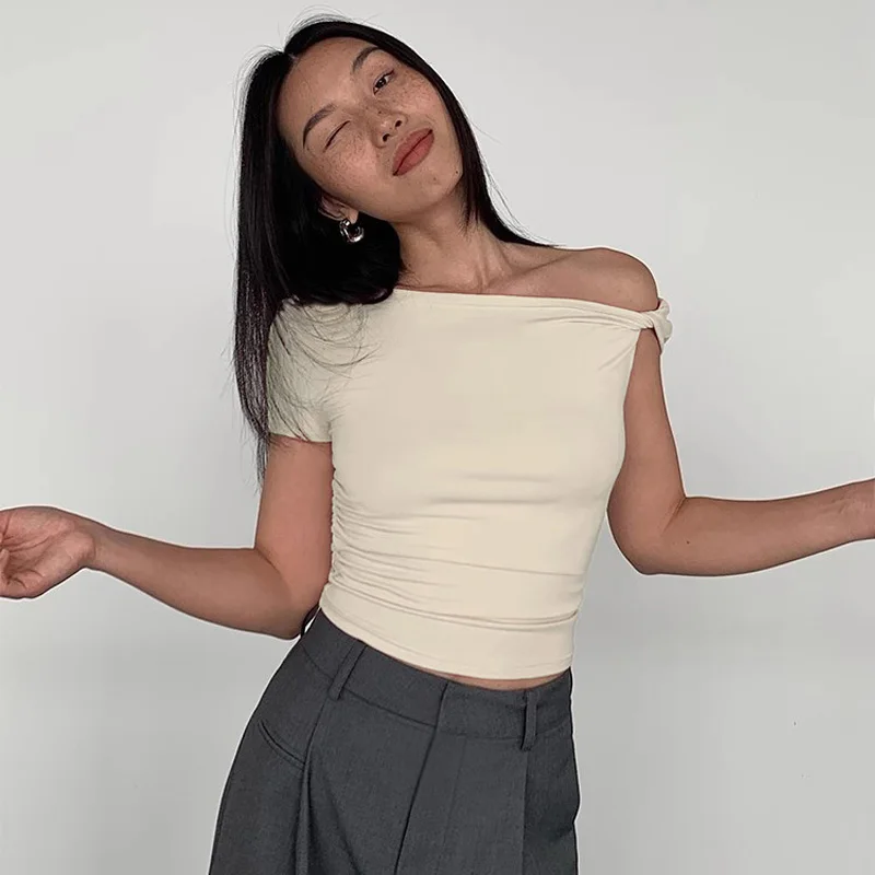 Top-asim-trico-con-hombros-descubiertos-y-detalle-retorcido-para-mujer-Top-corto-fruncido ...