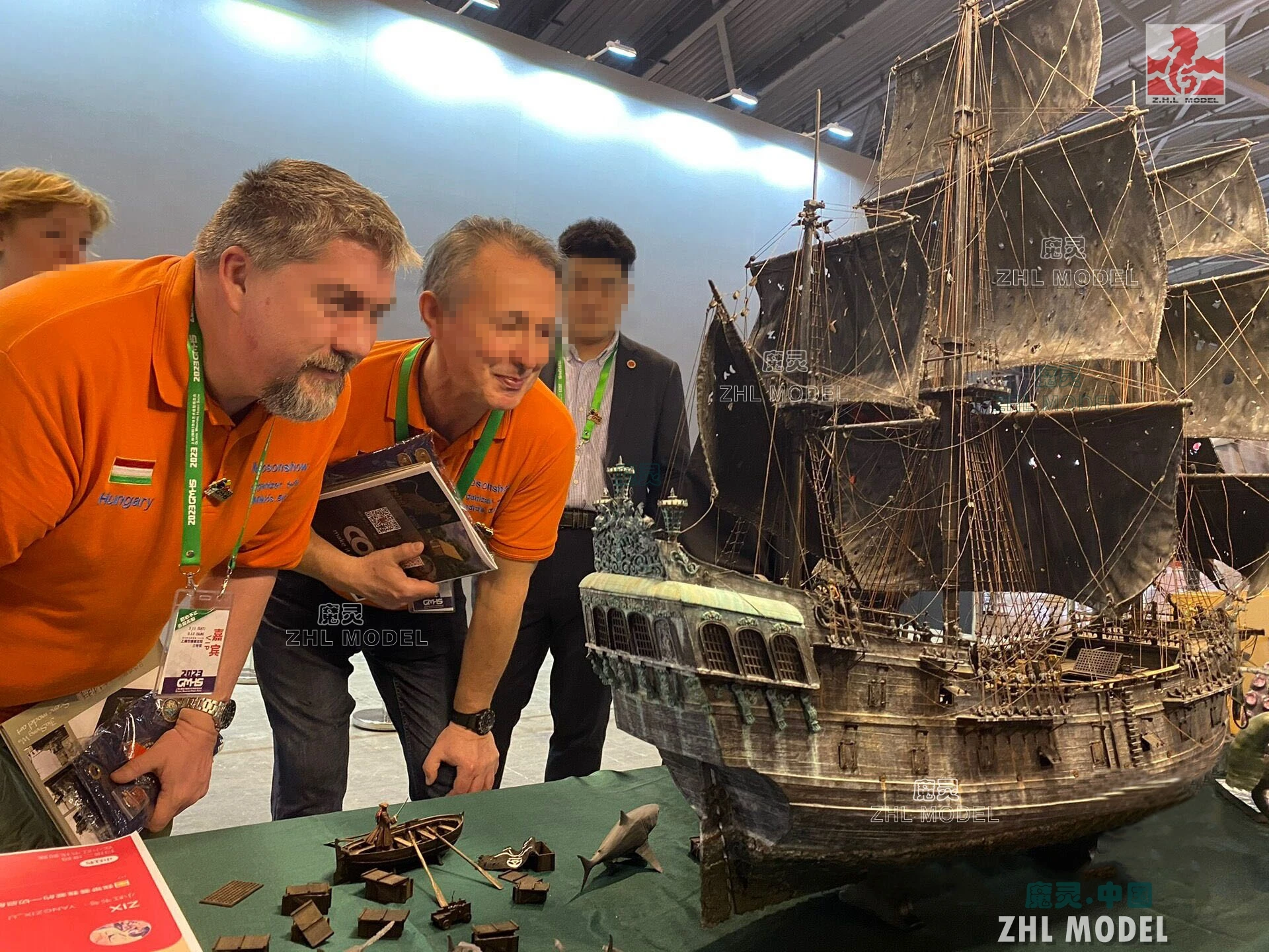 ZHL-MODEL-top-Level-Of-The-Black-Pearl-All-Sealed-Version-scale-1-50 ...