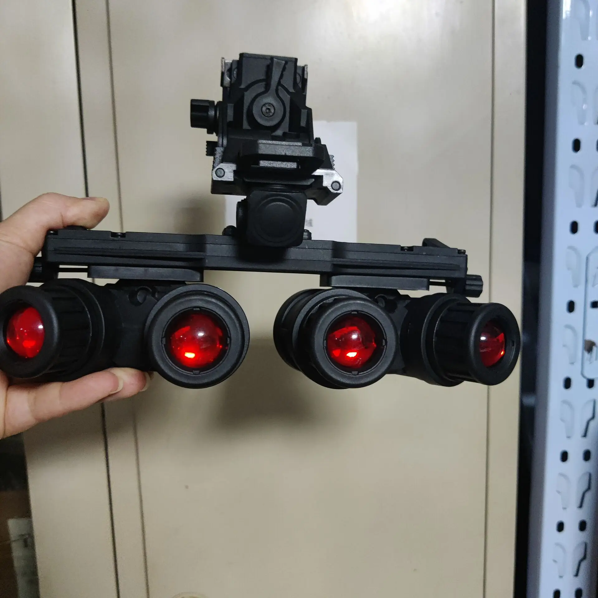 GPNVG 18 Four-Tube Night Vision Goggle Dummy Tactical Helmet Red light ...
