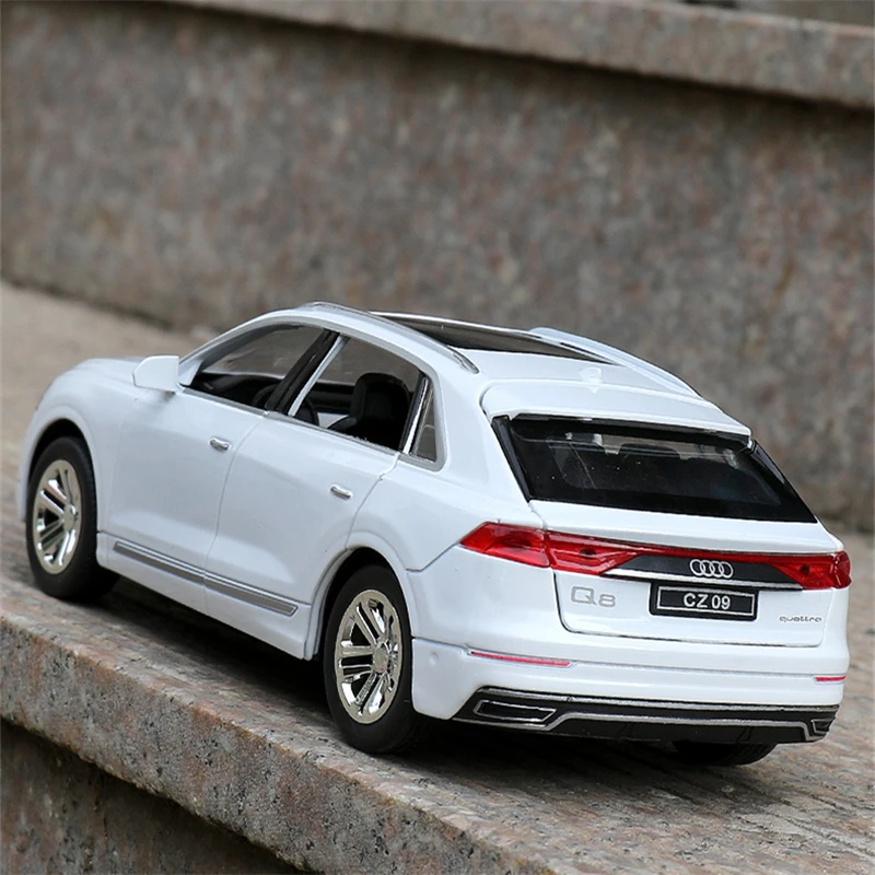 1:32 Q8 SUV Alloy Car Model Diecasts Metal Off-road Vehicles Car Model ...