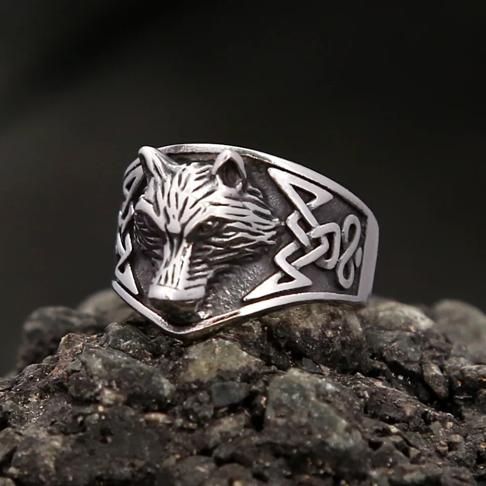 Celtic Knot Wolf Head