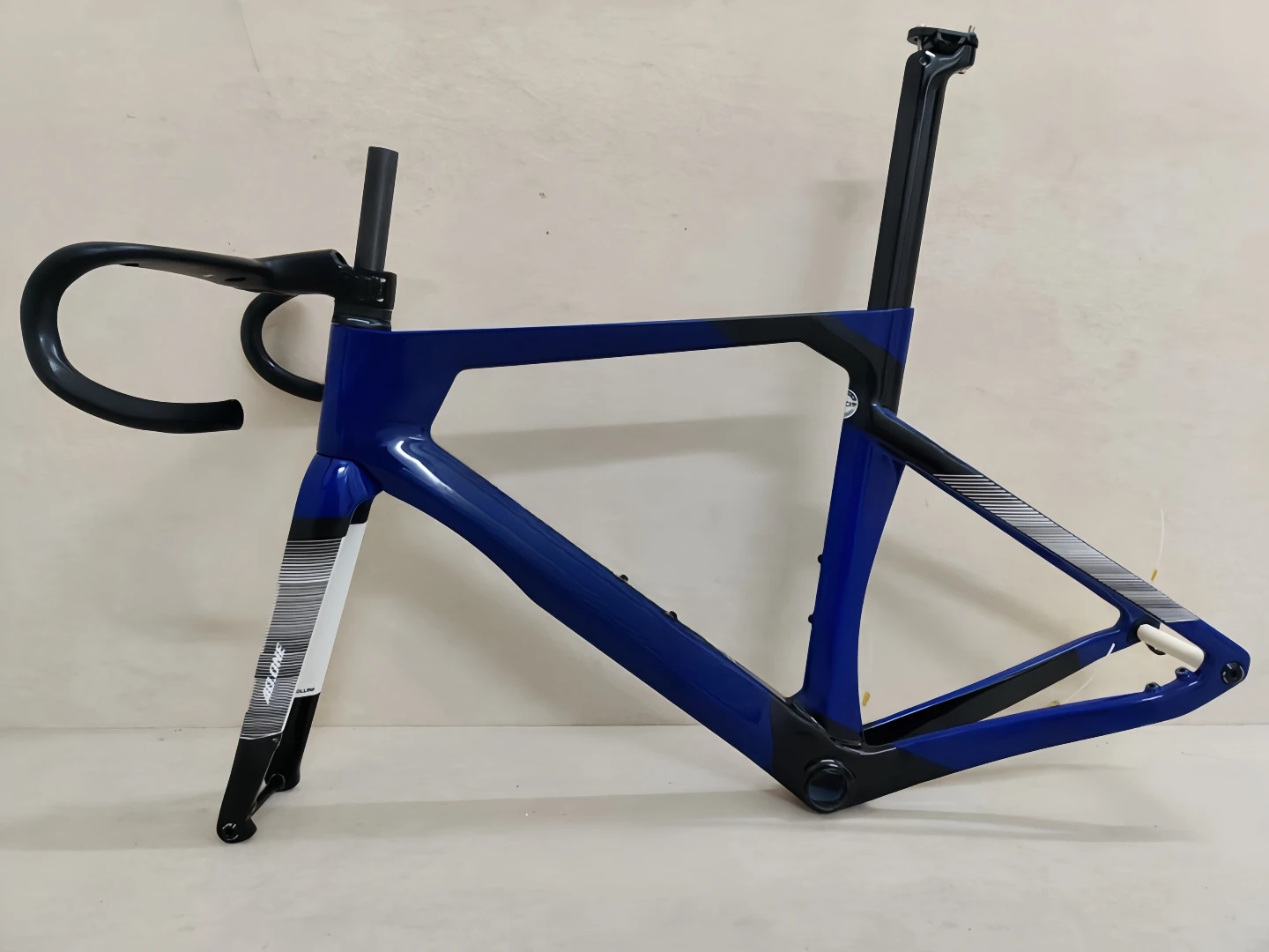 2023-Newest-AD-ONE-Carbon-Road-Bike-Frame-T1100-Carbon-Disk-Brake ...