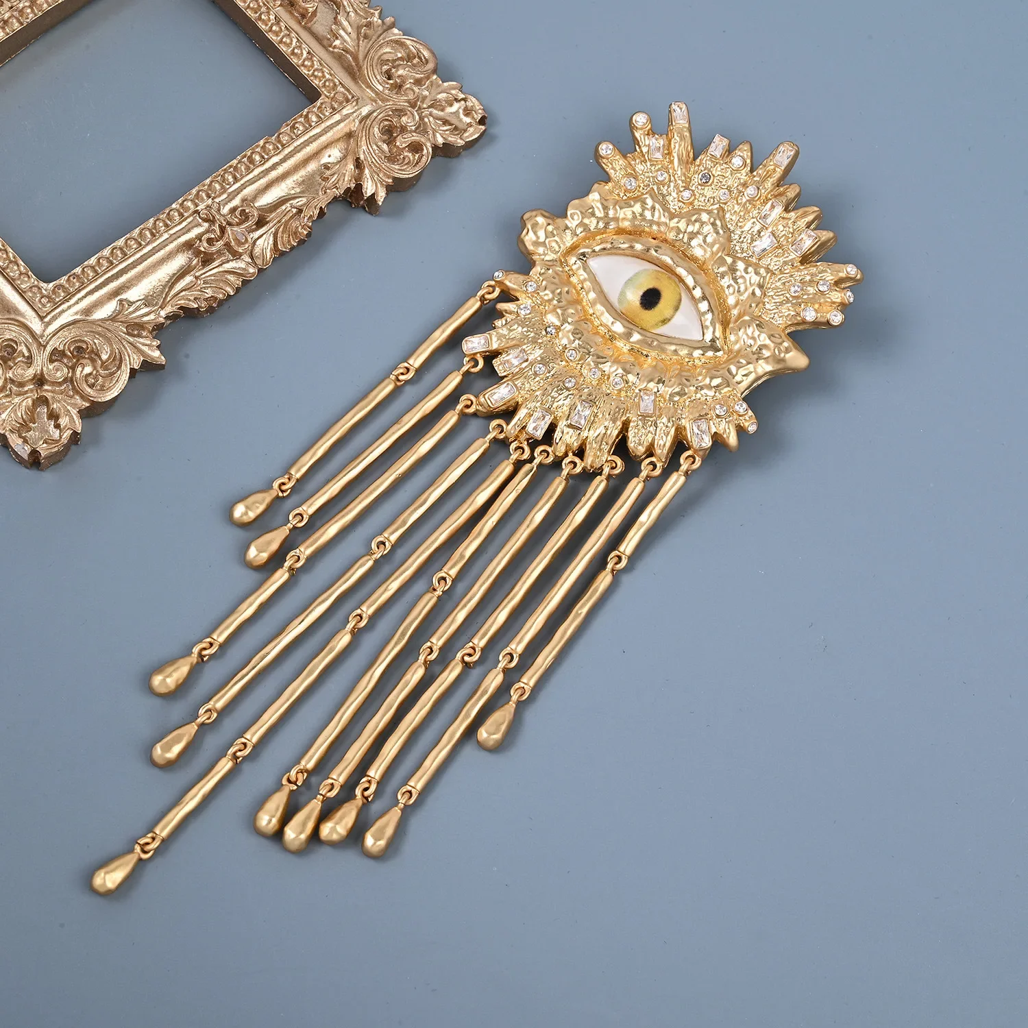 European-and-American-Style-Unique-Design-Eye-Brooch-with-Striking ...