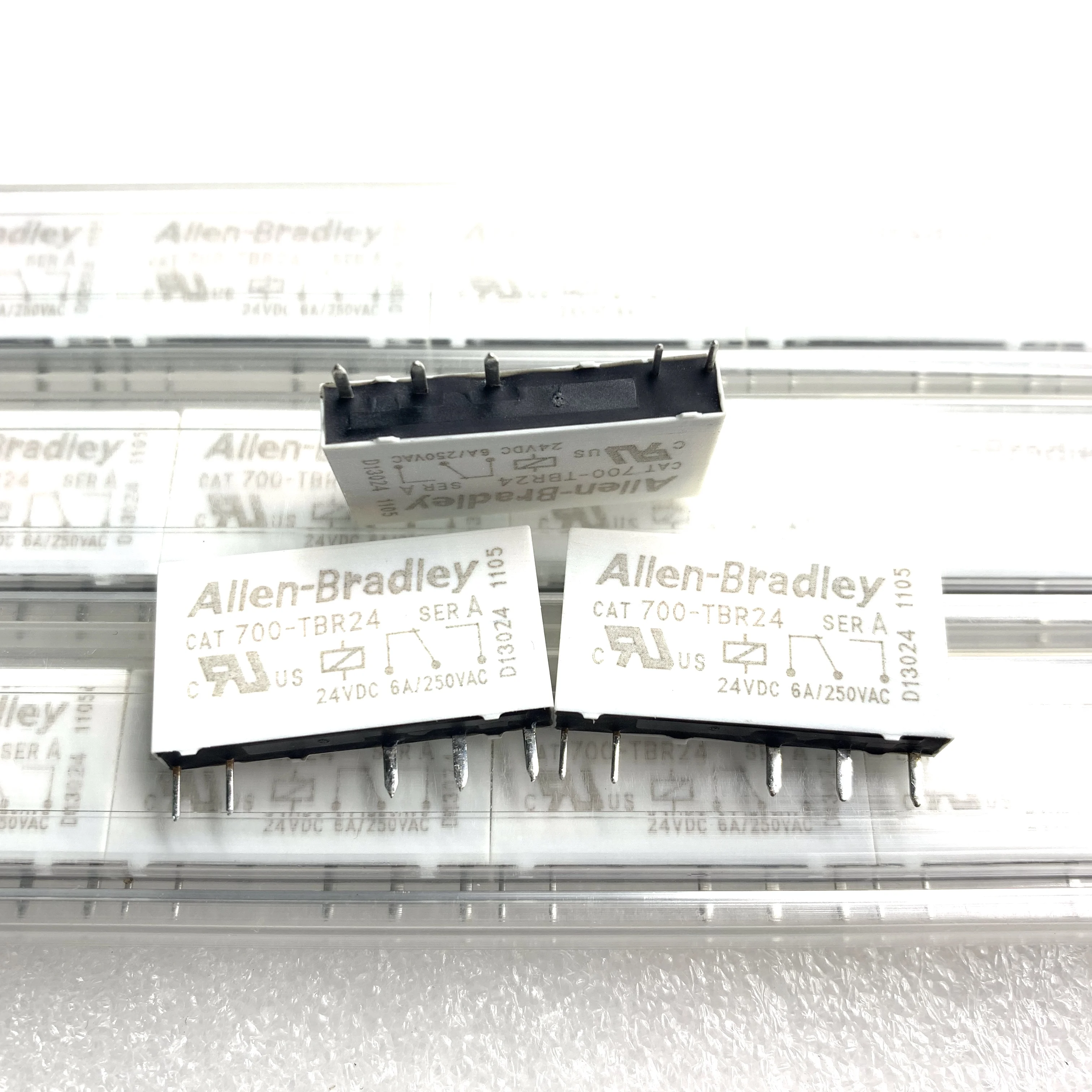 Spot Allen-Bradley CAT 700-TBR24 Relay 700-HLT1Z 24VDC