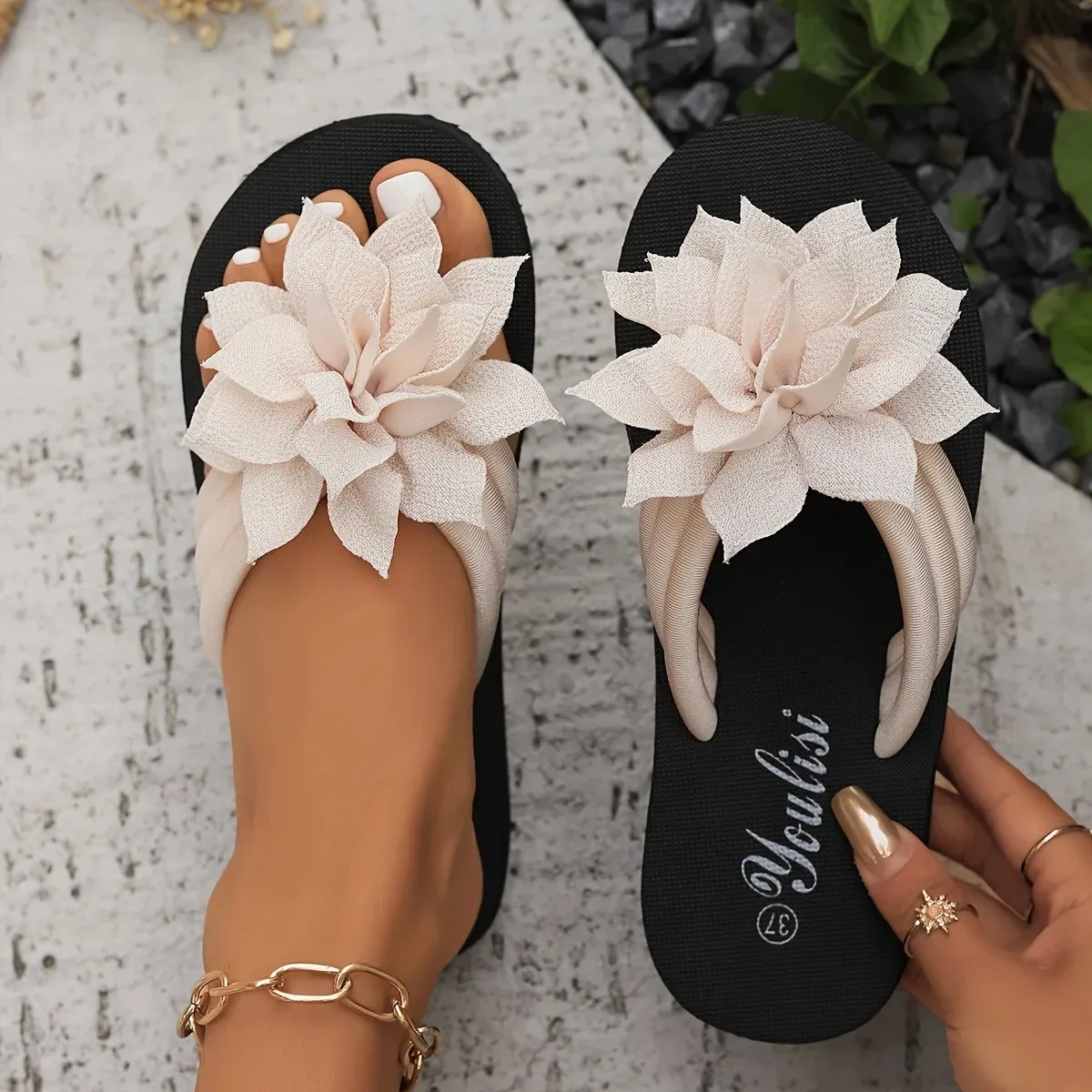 Ladies' floral flip flops, single color flip flops with exposed toes ...