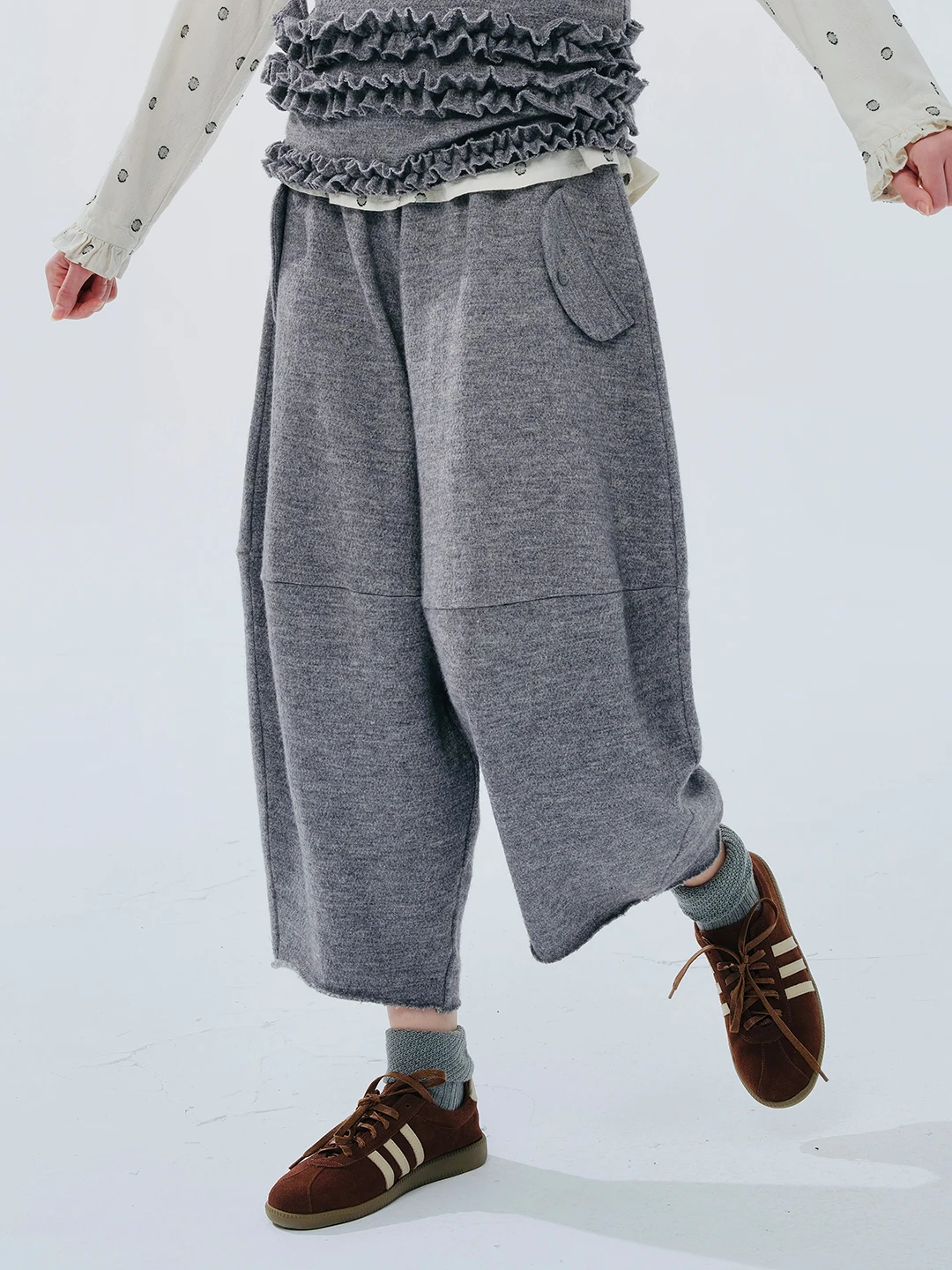 imakokoni-2024-spring-original-gray-blend-radish-thigh-pants-244444.jpg