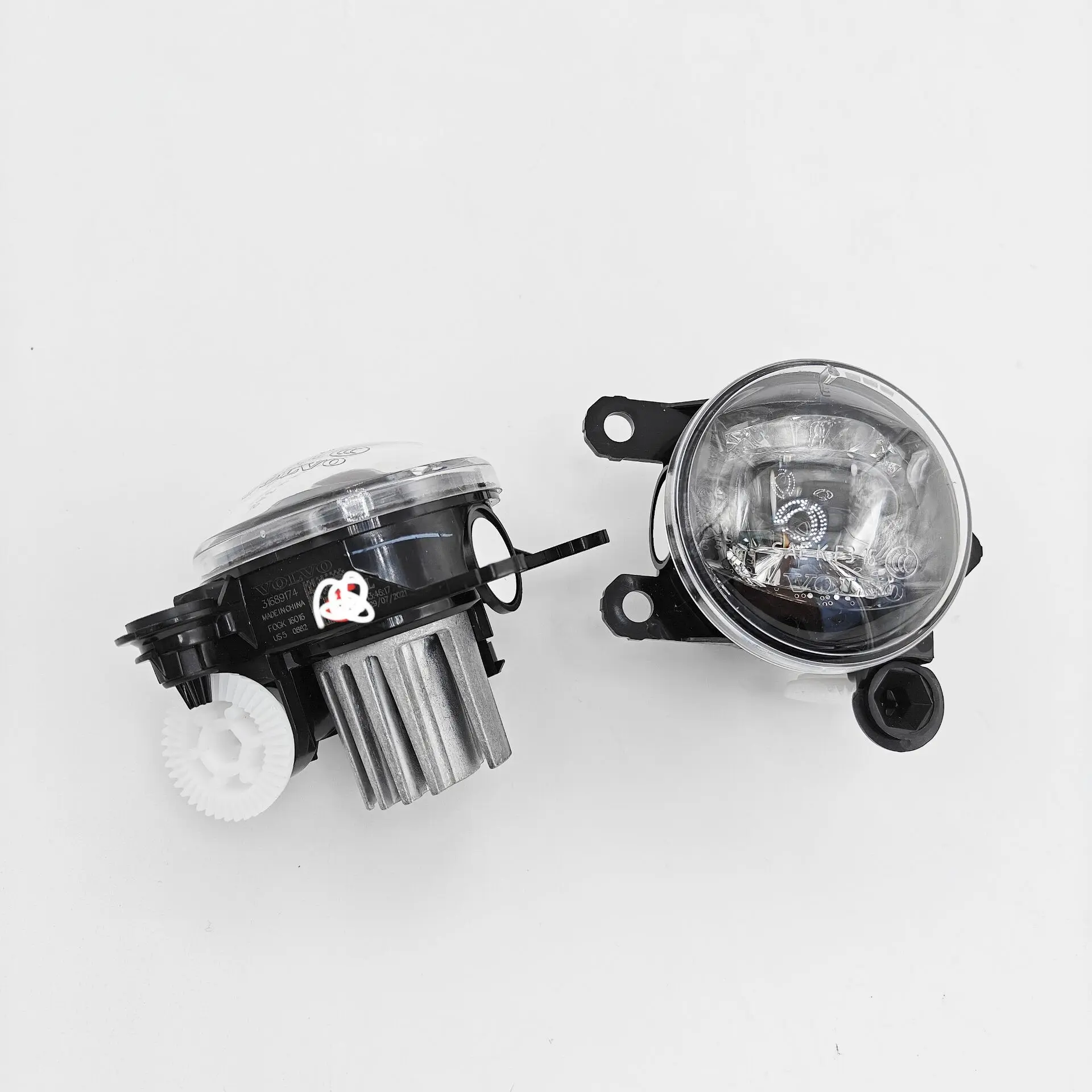 For-Volvo-XC40-POLESTAR-2-Front-fog-lamp-assembly-front-bumper-lamp ...