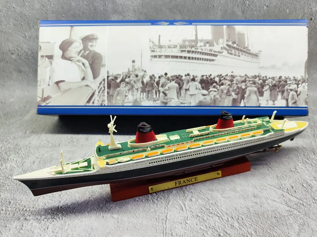 ATLAS 1/1250 Scale Die Cast Ship Model Toys FRANCE Luxury Cruise Ship ...