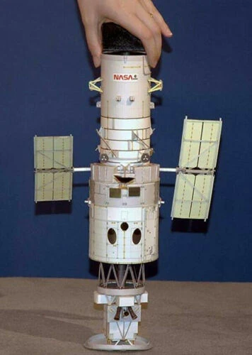 Hubble Telescope Model Kit