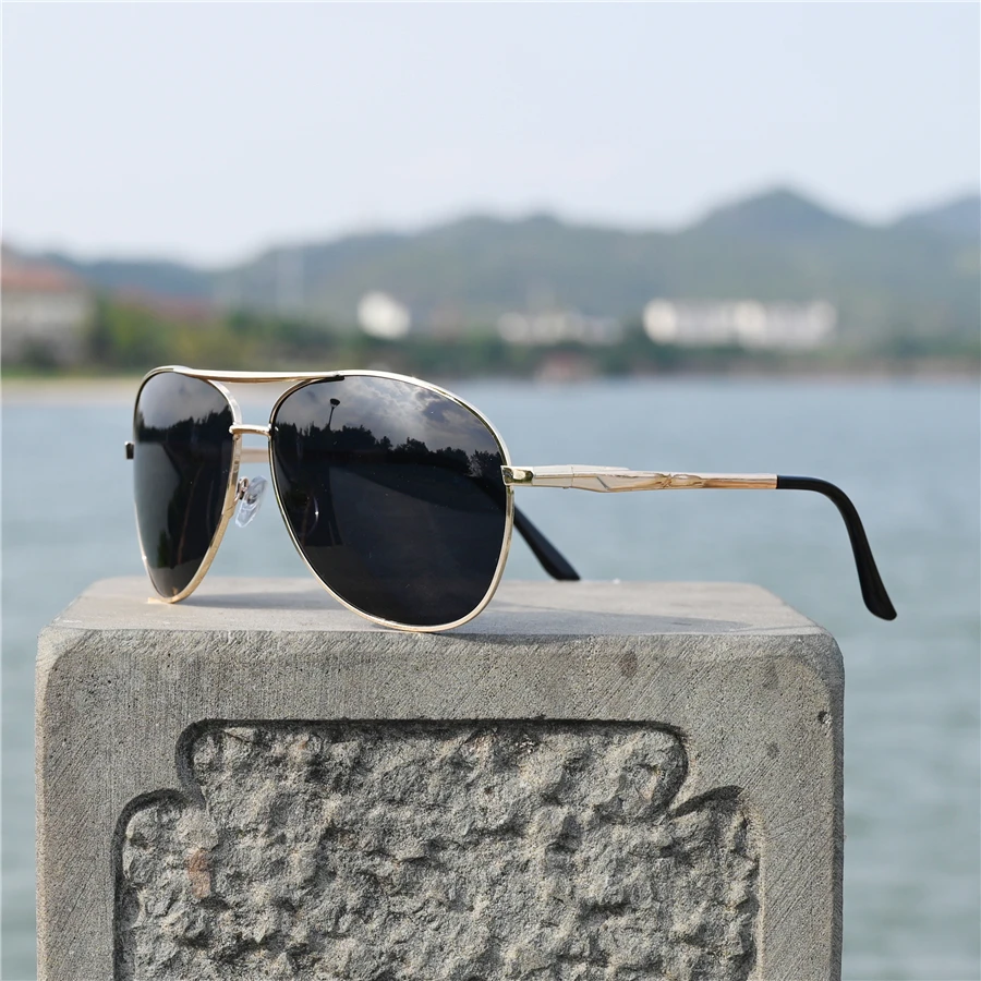 Corporation gewelddadig tentoonstelling ray ban breed hoofd ...